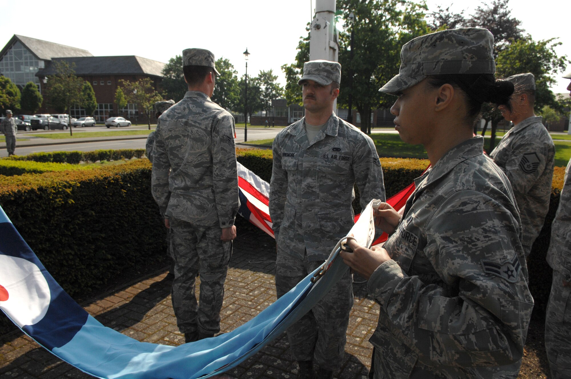 488th IS, 95th RS show respect for 'Stars and Stripes' > Royal Air ...