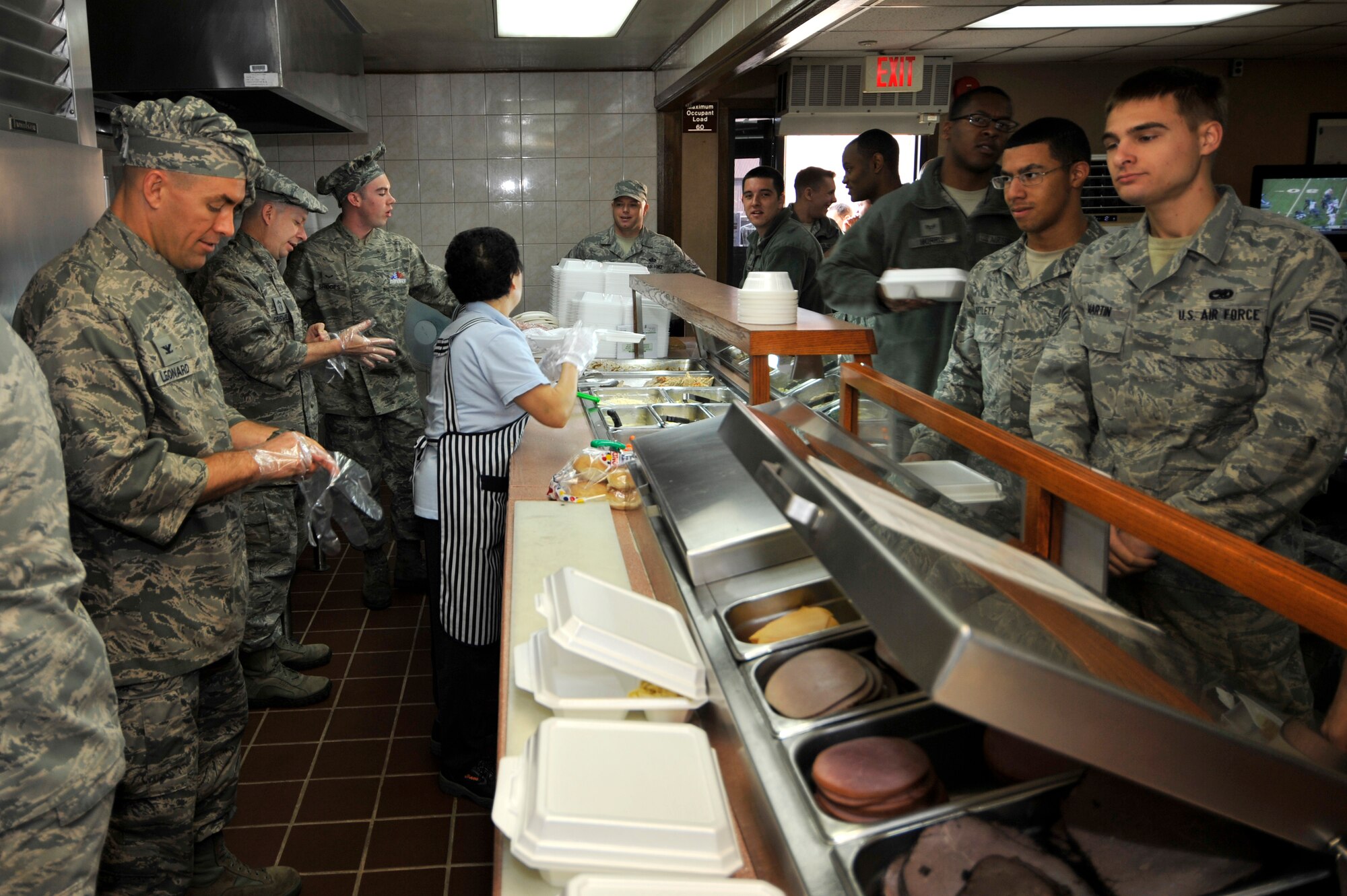 51st FW leadership visit flight line dining facility > Osan Air Base ...