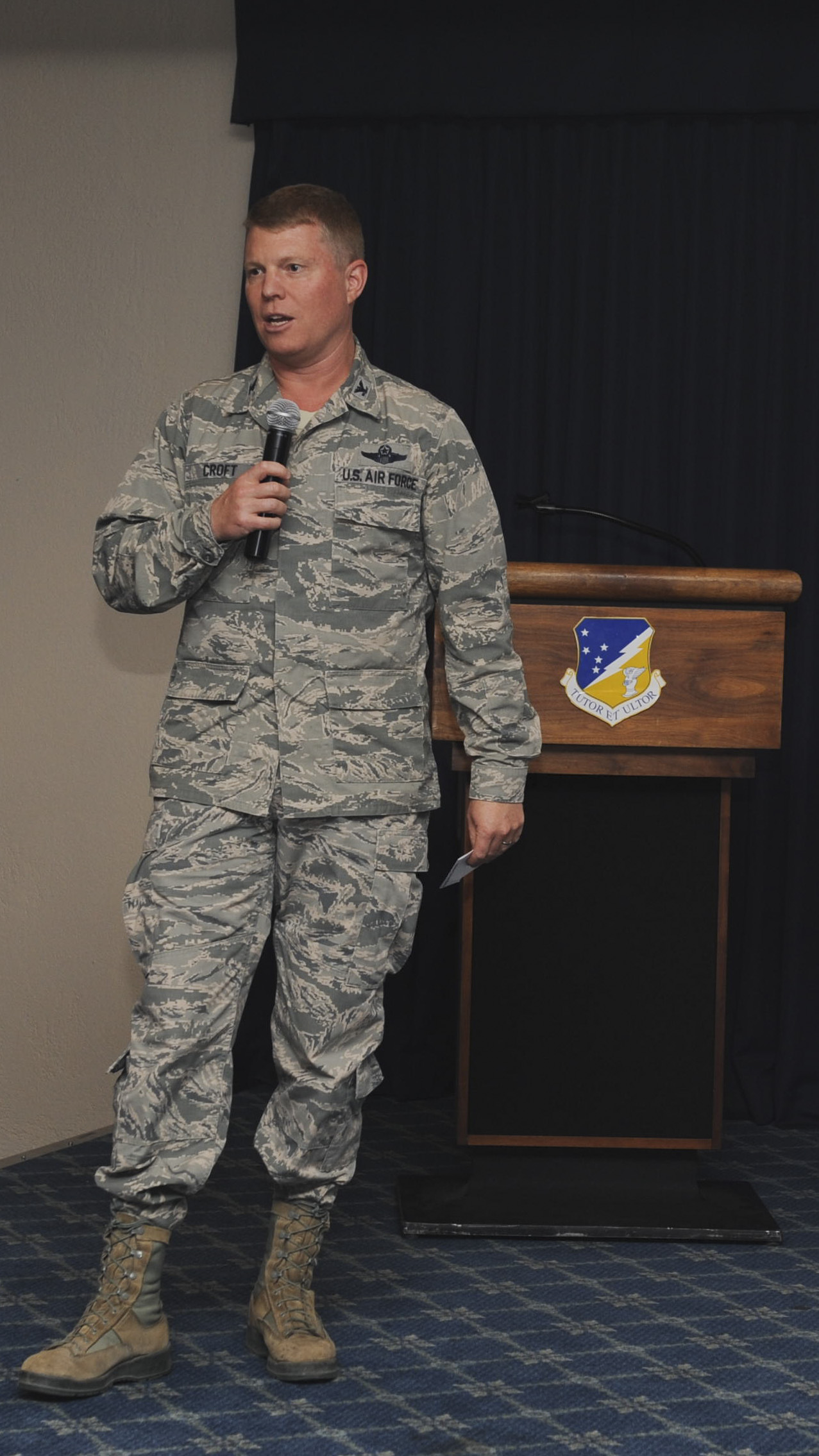 Wing commander holds Holloman town hall meeting > Holloman Air Force ...