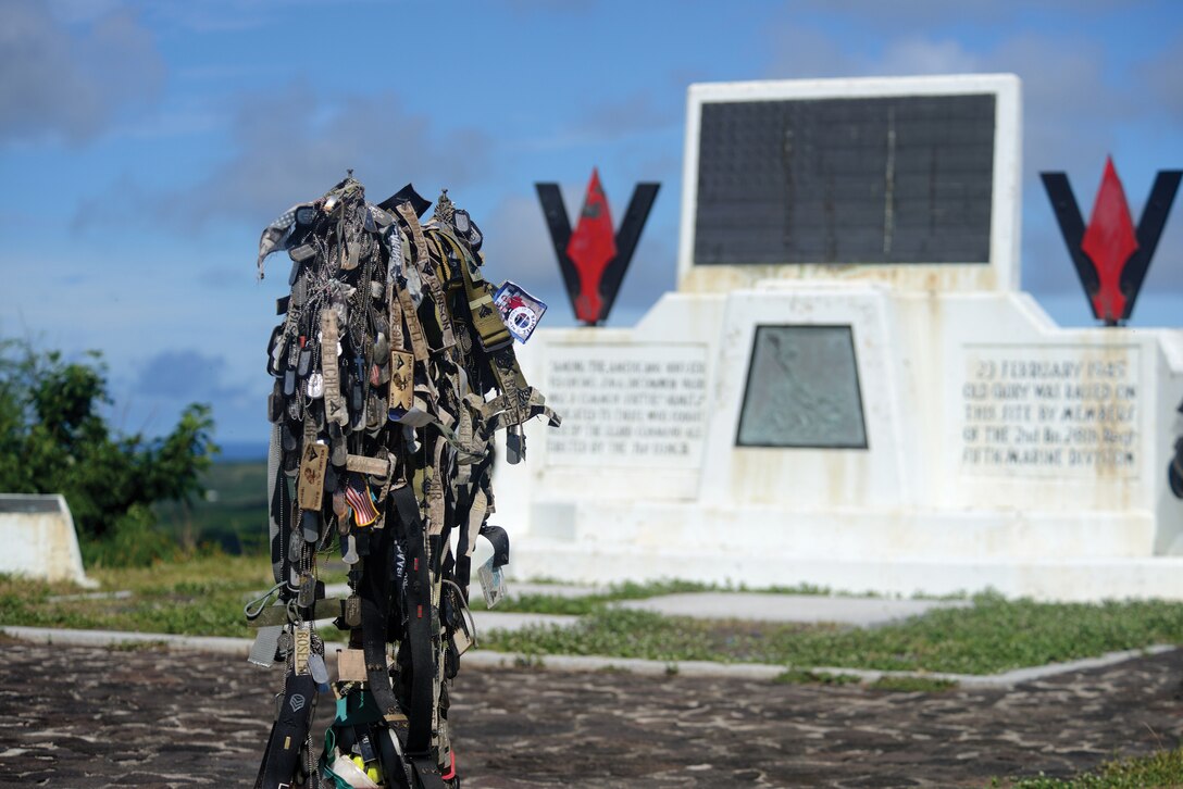 MWHS-1 Marines visit hallowed ground