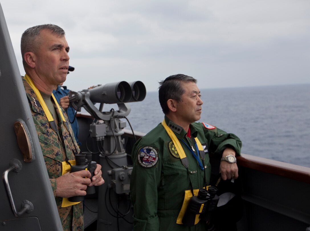 Osprey lands on JMSDF ship for first time in Pacific