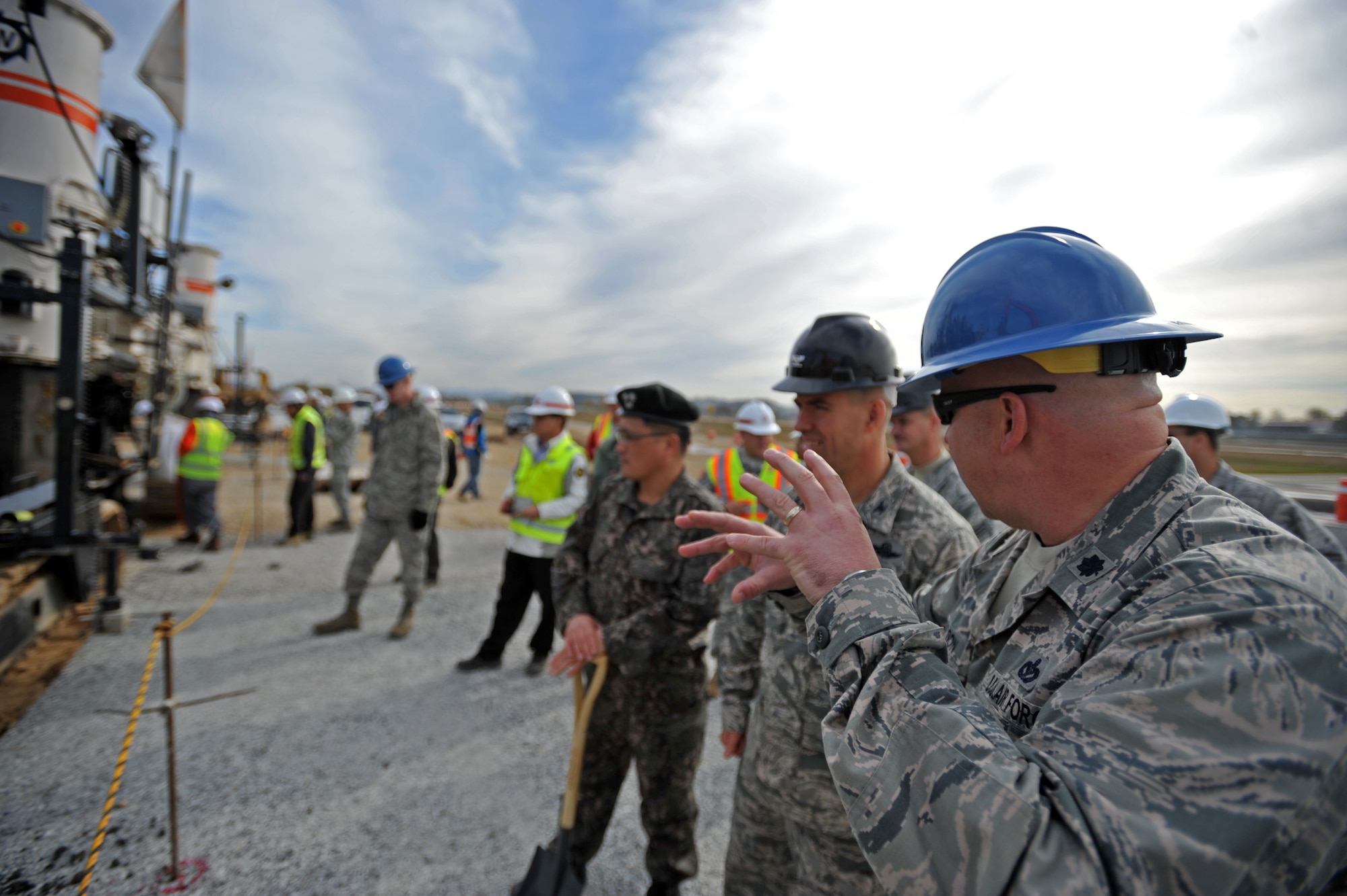 Photos: Paving for second runway begins > Osan Air Base > Article Display