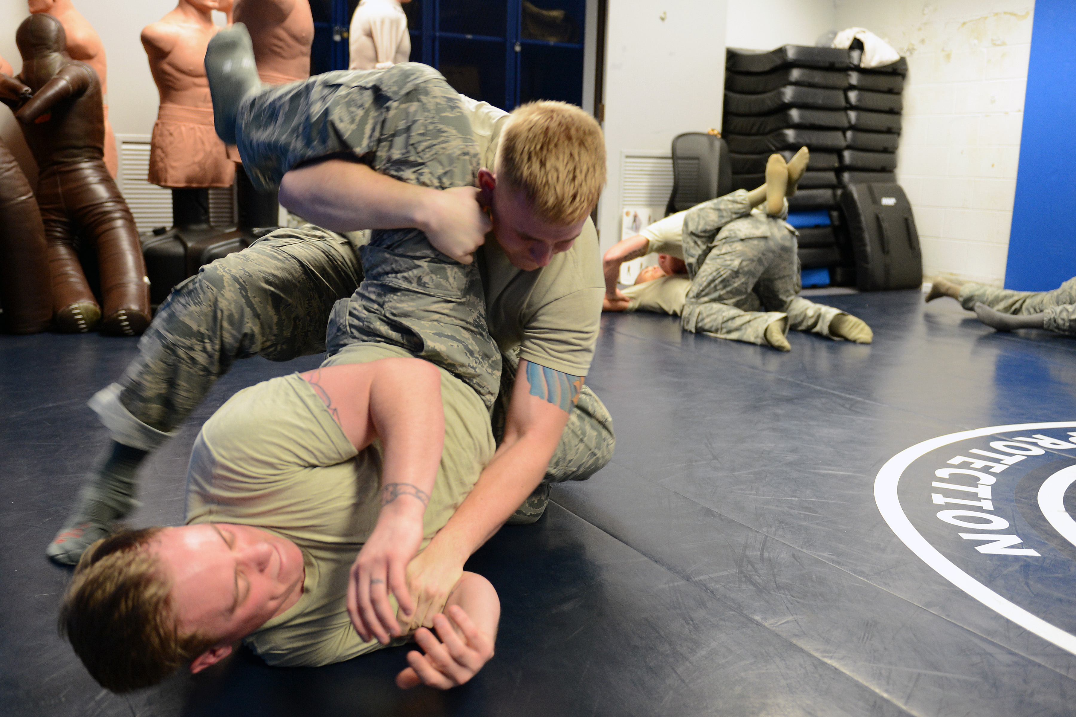 Phoenix Ravens teach Airmen self-defense > Team McChord > Article Display