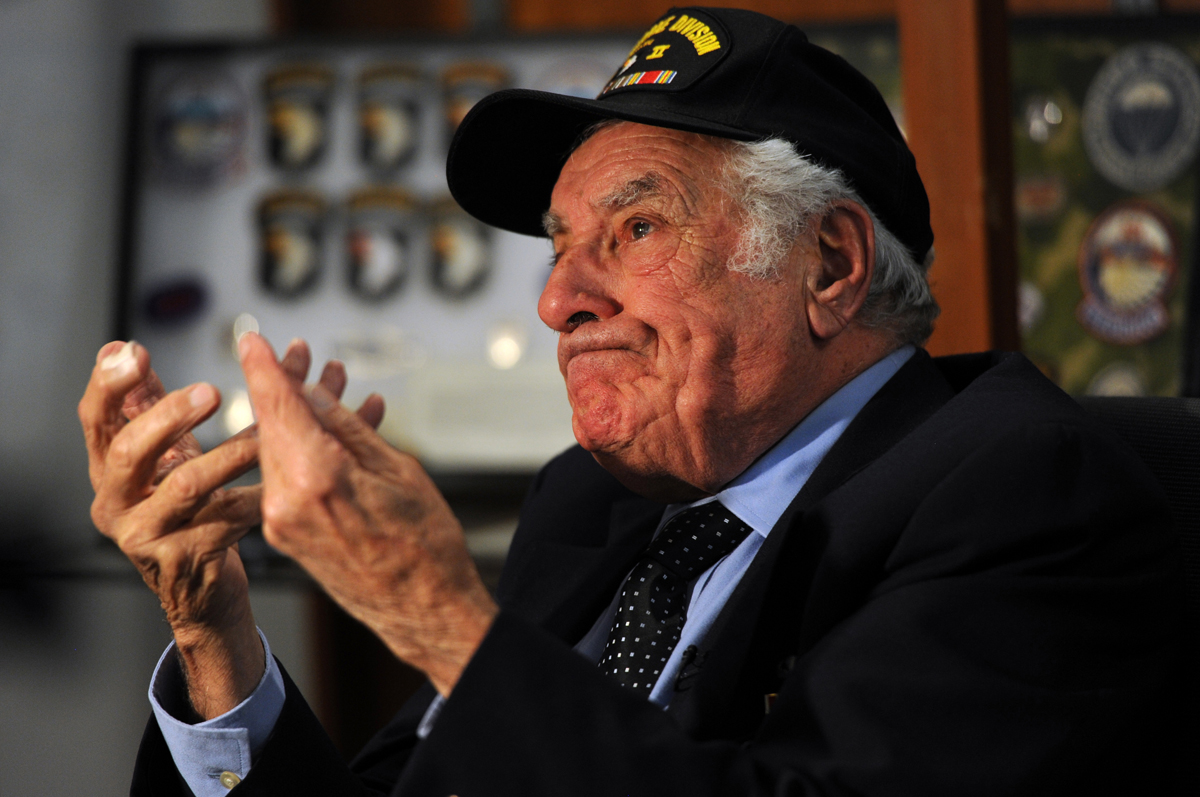 World War II veteran revisits regiment in the Last Frontier > Joint ...