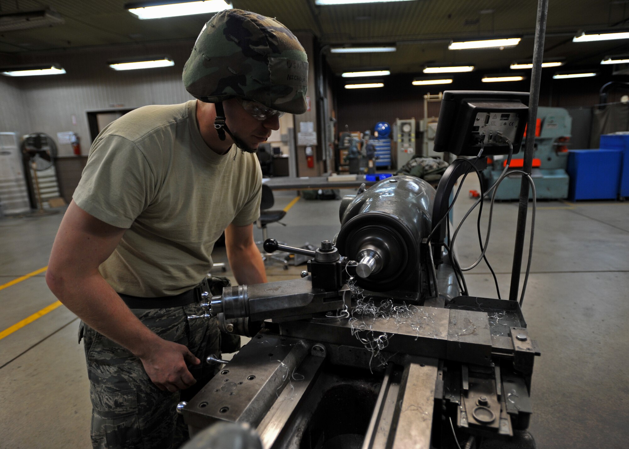 Photos: Metals techs forge mission success > Osan Air Base > Article Display