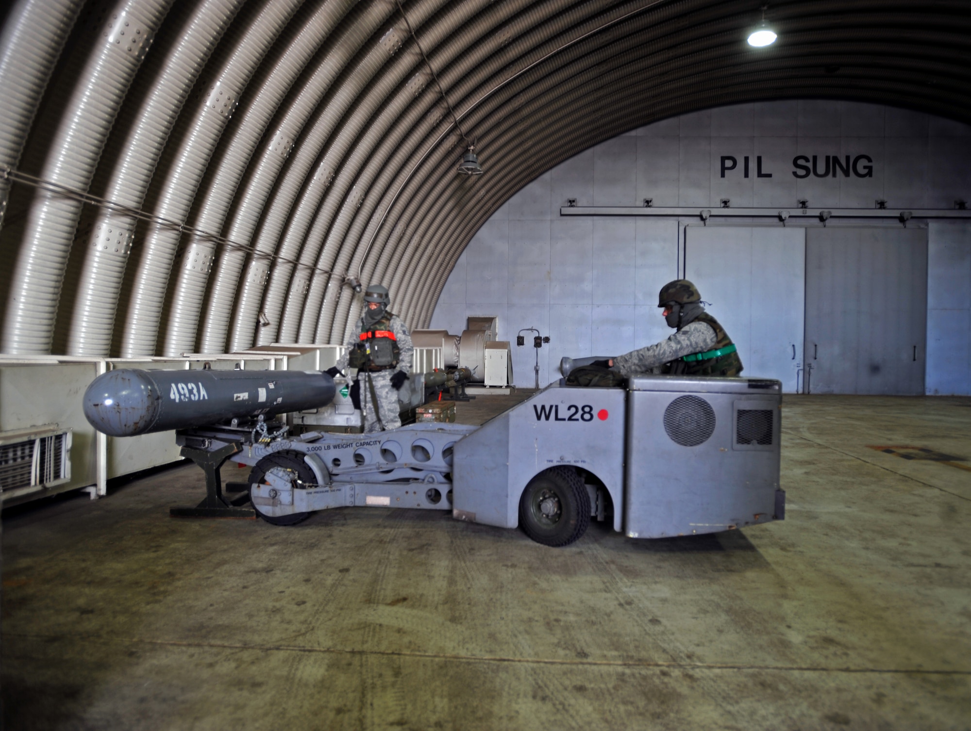 Photos: Weapons loaders prep for fight > Osan Air Base > Article Display