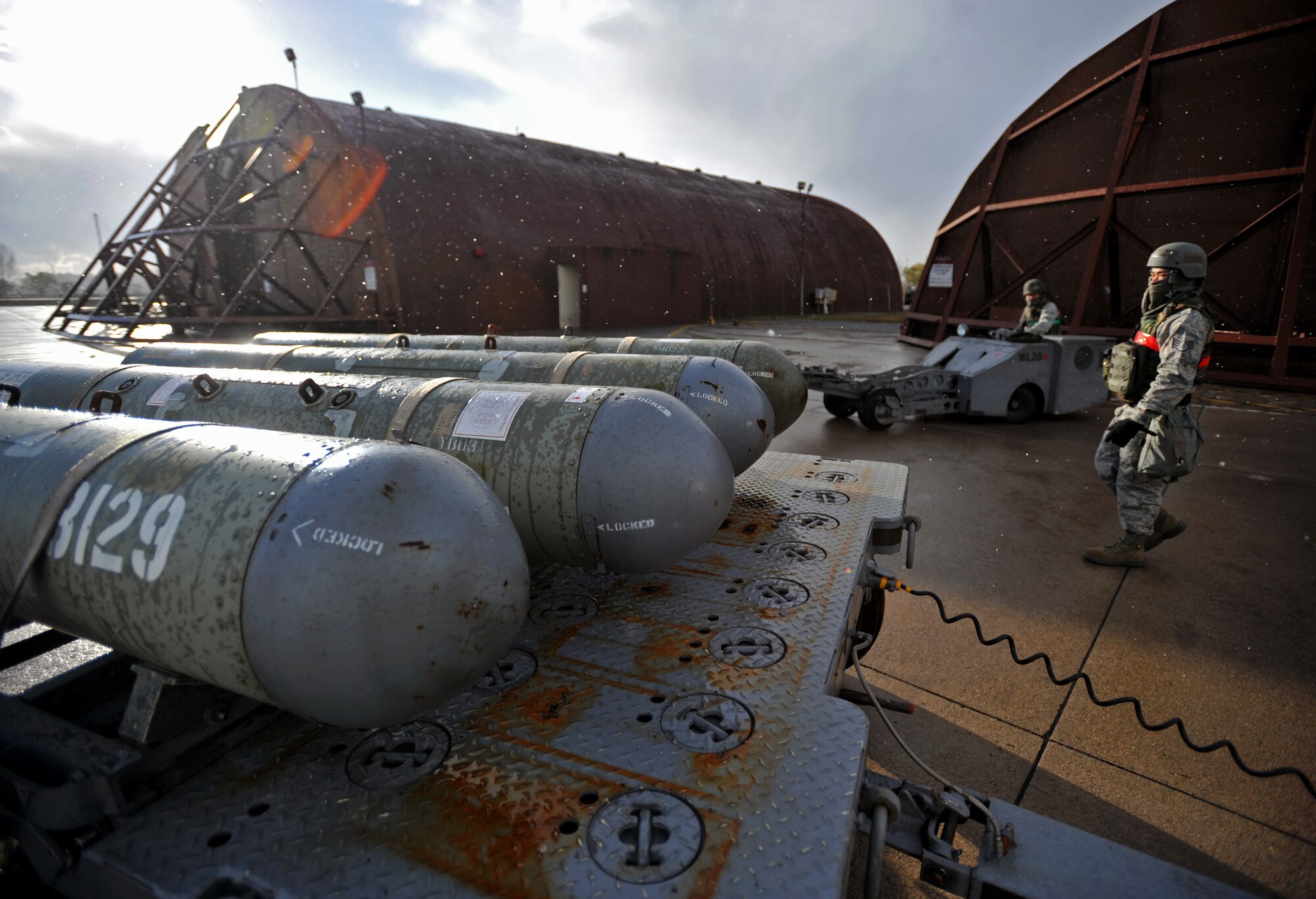 Photos: Weapons loaders prep for fight > Osan Air Base > Article Display