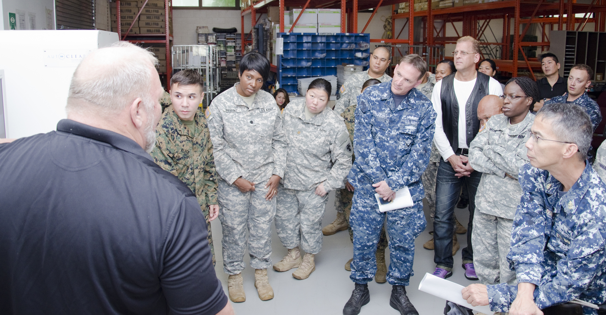Service members, civilians attend TSA training > United States Marine ...