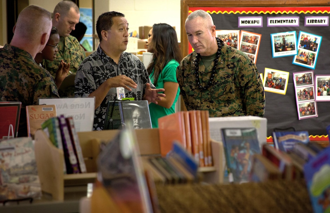 Mokapu Elementary receives General-ly interesting visitor
