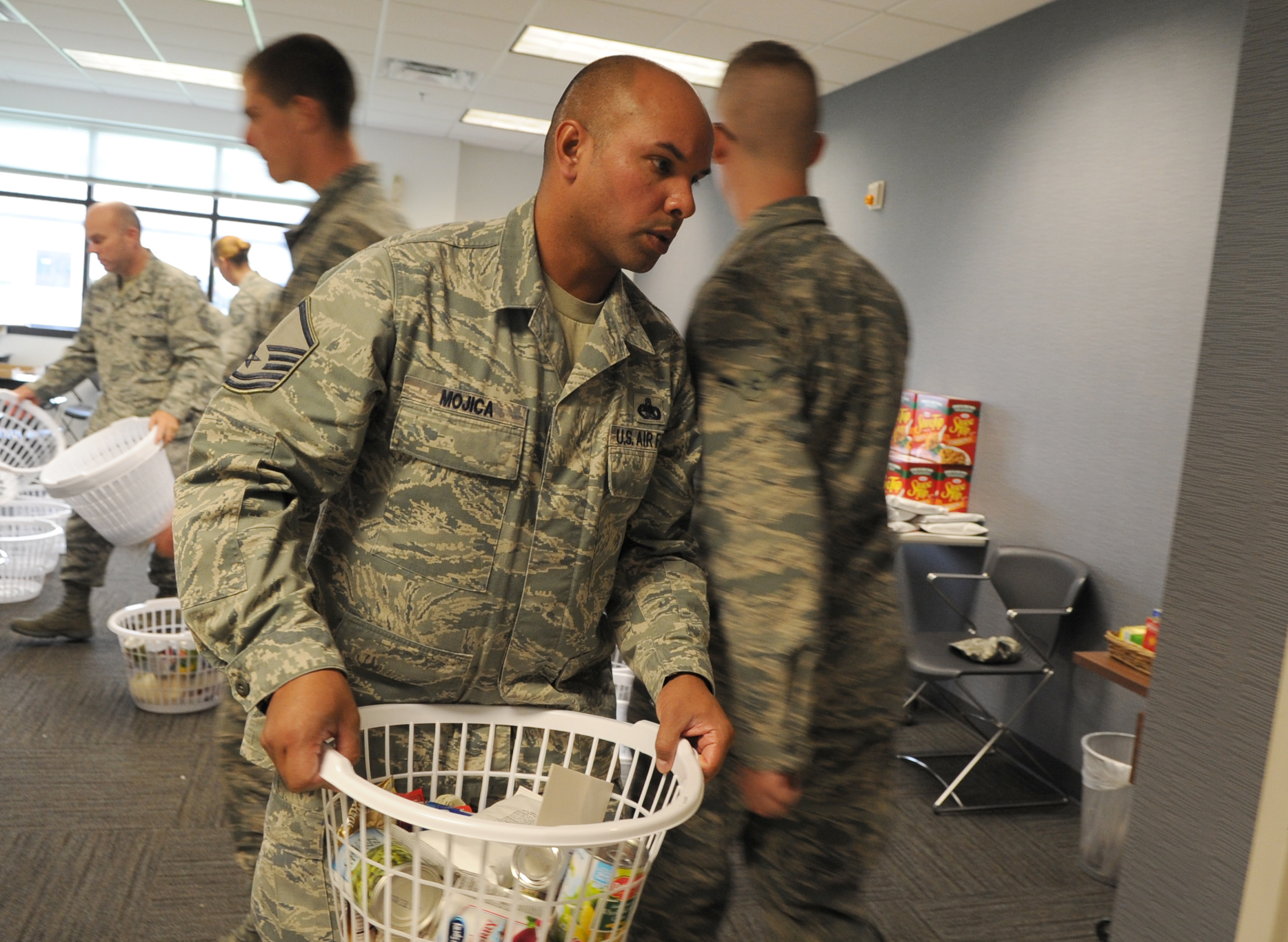 Snapshot: Airmen helping Airmen