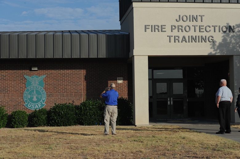Air Force firefighter veteran visits DoD fire school > Goodfellow Air ...