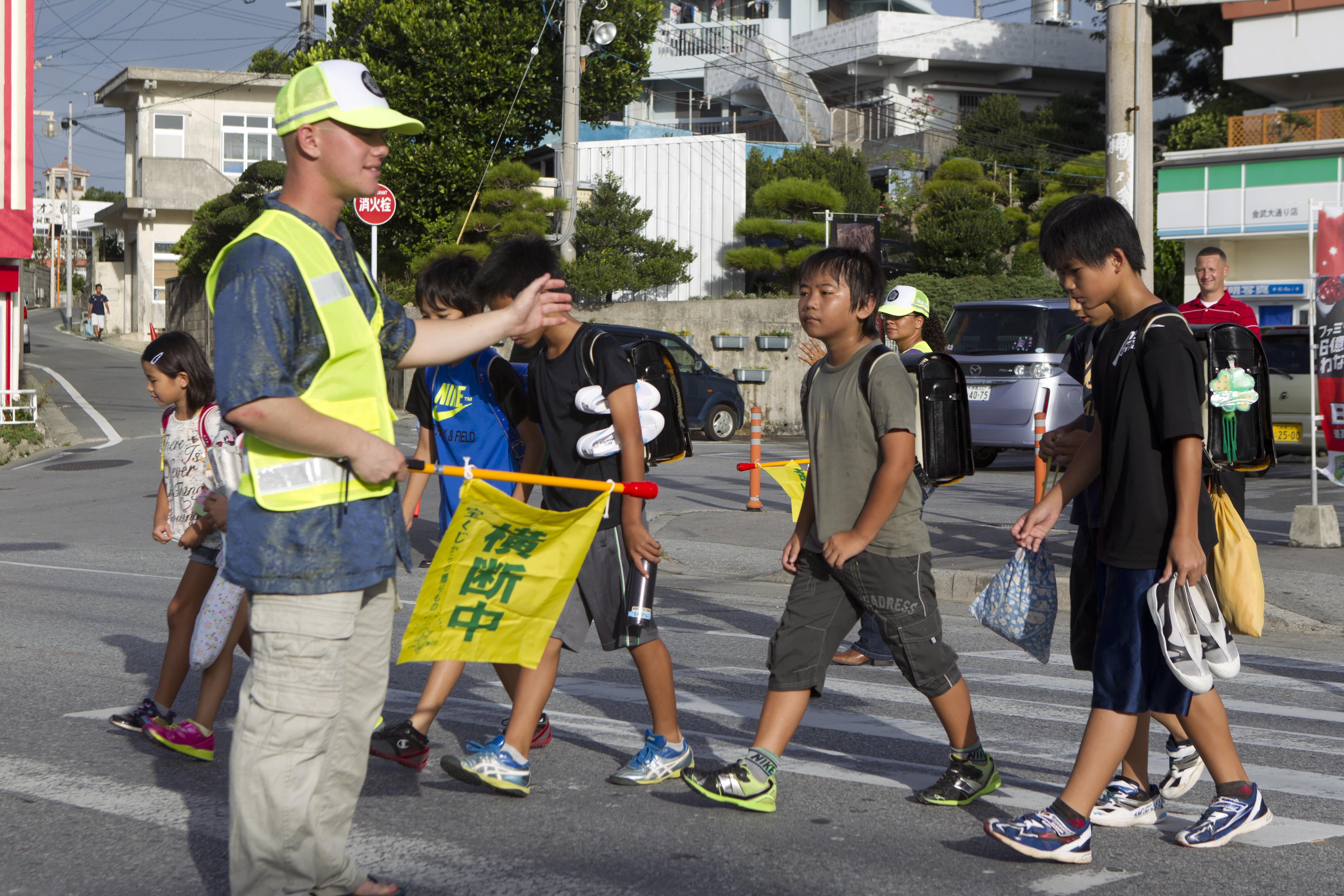 Marine volunteers ensure safety of Kin Town children > Marine Corps ...