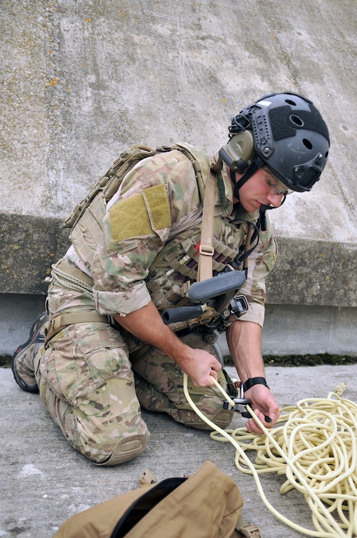 PJs execute confined space extraction exercise > Air Force Special ...