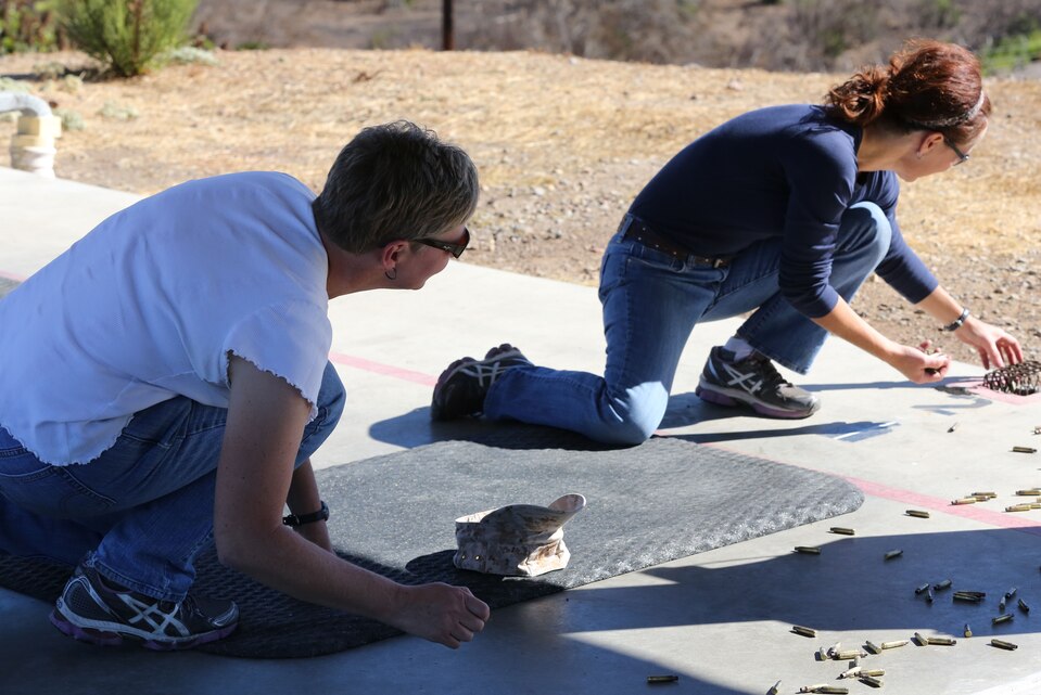 MWCS-38 spouses attend Jane Wayne Day > United States Marine Corps ...