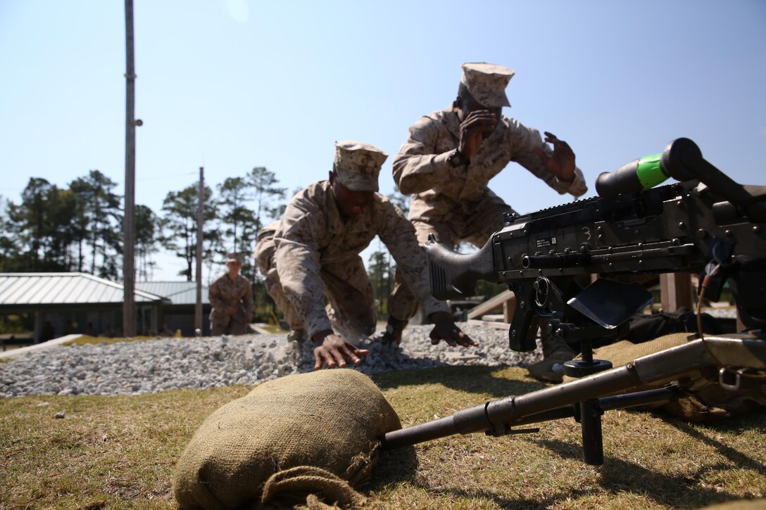 Lock and load: logistics Marines train with machine guns