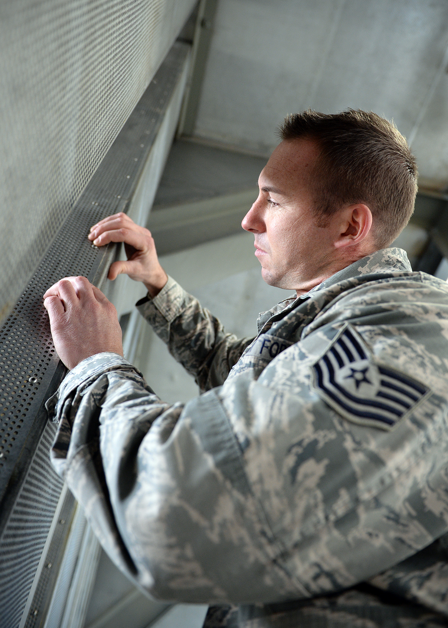 Propulsion Airmen make noise in the ‘Hush House’ > Eielson Air Force ...