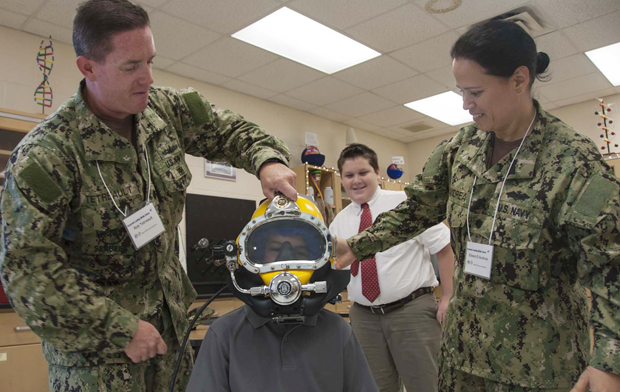 VIRGINIA BEACH, Va. (Oct. 1, 2013) -- Cmdr. Eileen D'Andrea the ...