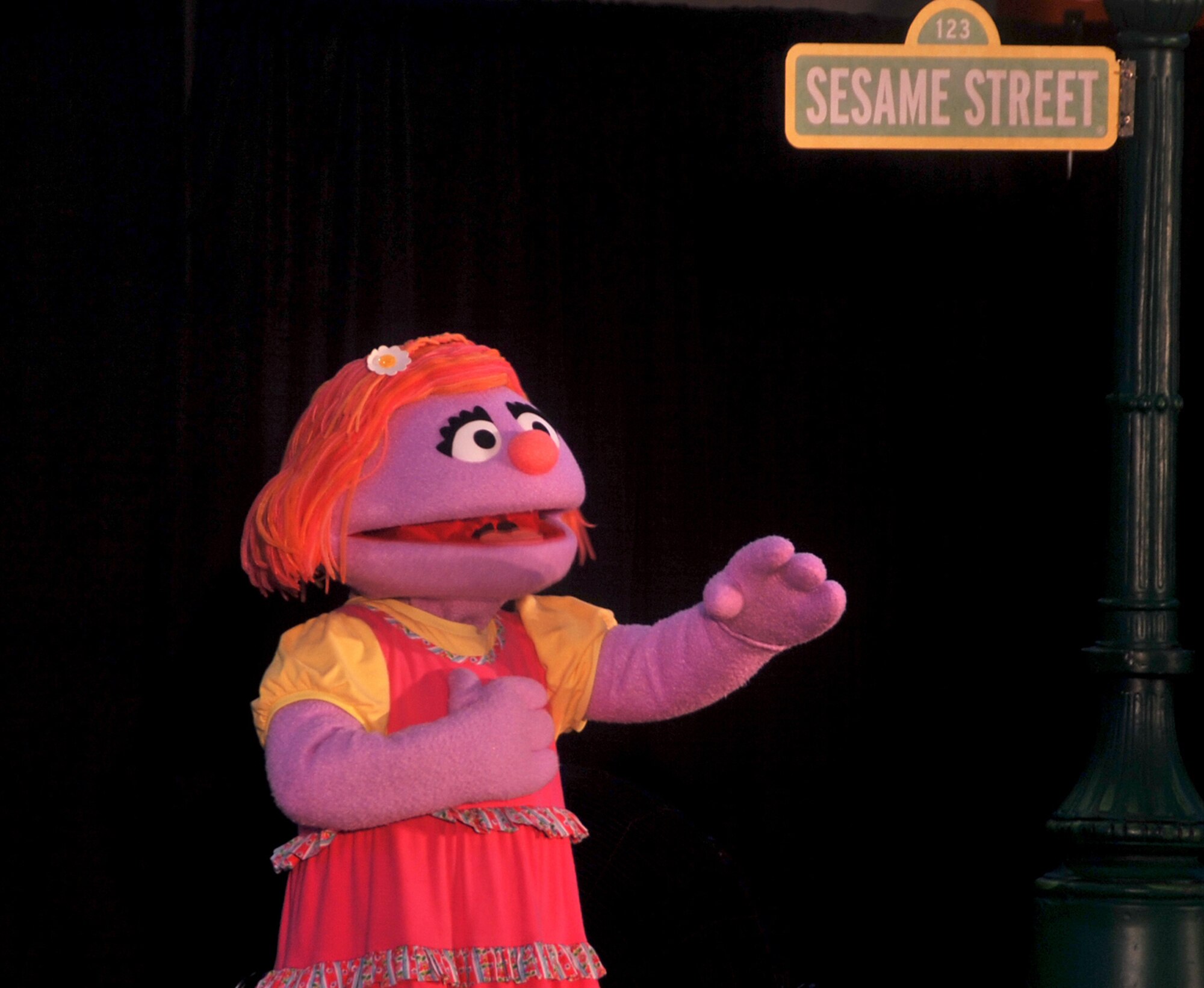 Sesame Street makes their way to Team Osan > Osan Air Base > Article ...