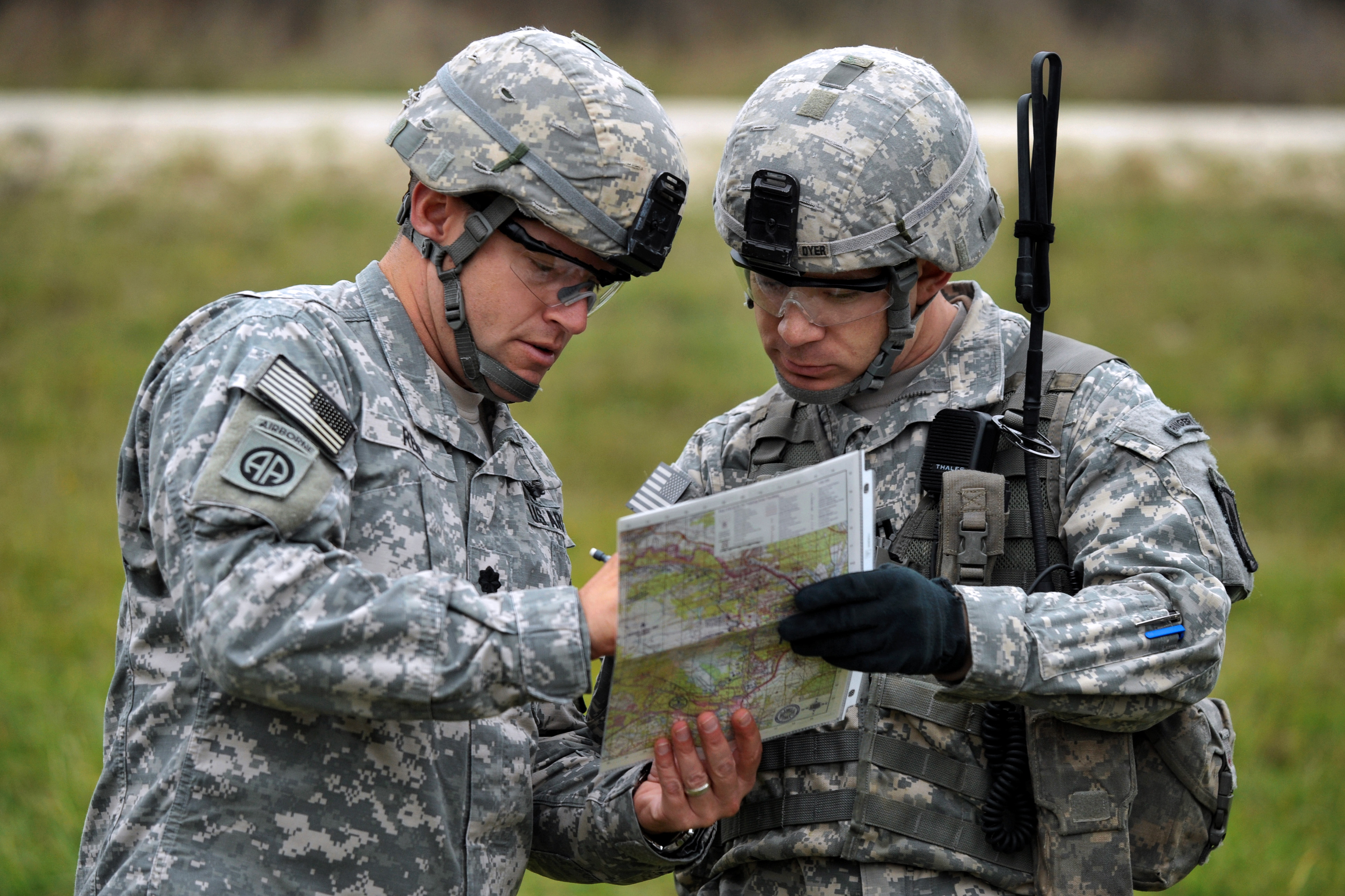 U S Army Lt Col Kyle Reed Left And U S Army Capt Michael Dyer
