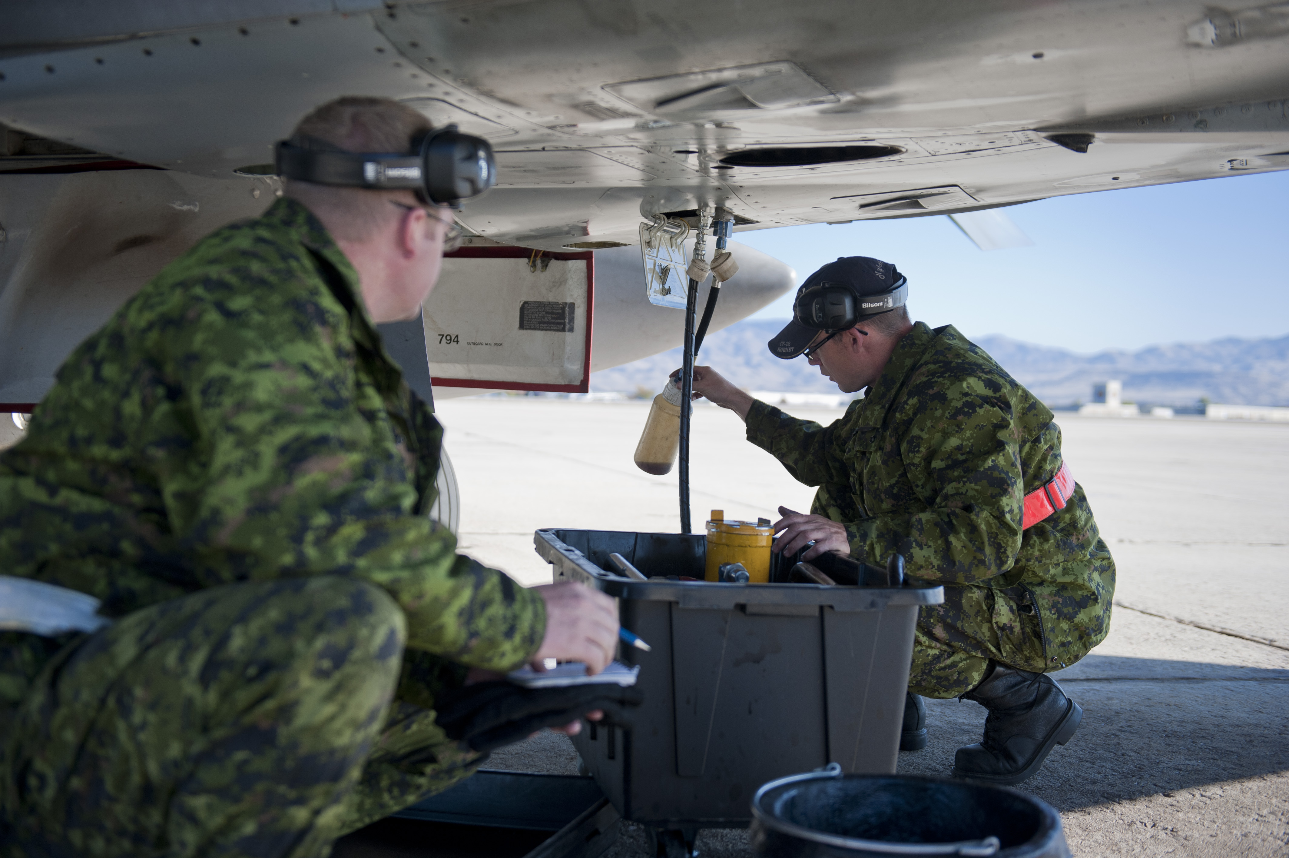 Royal Canadian Air Force trains during Mountain Roundup 2013 > Mountain ...