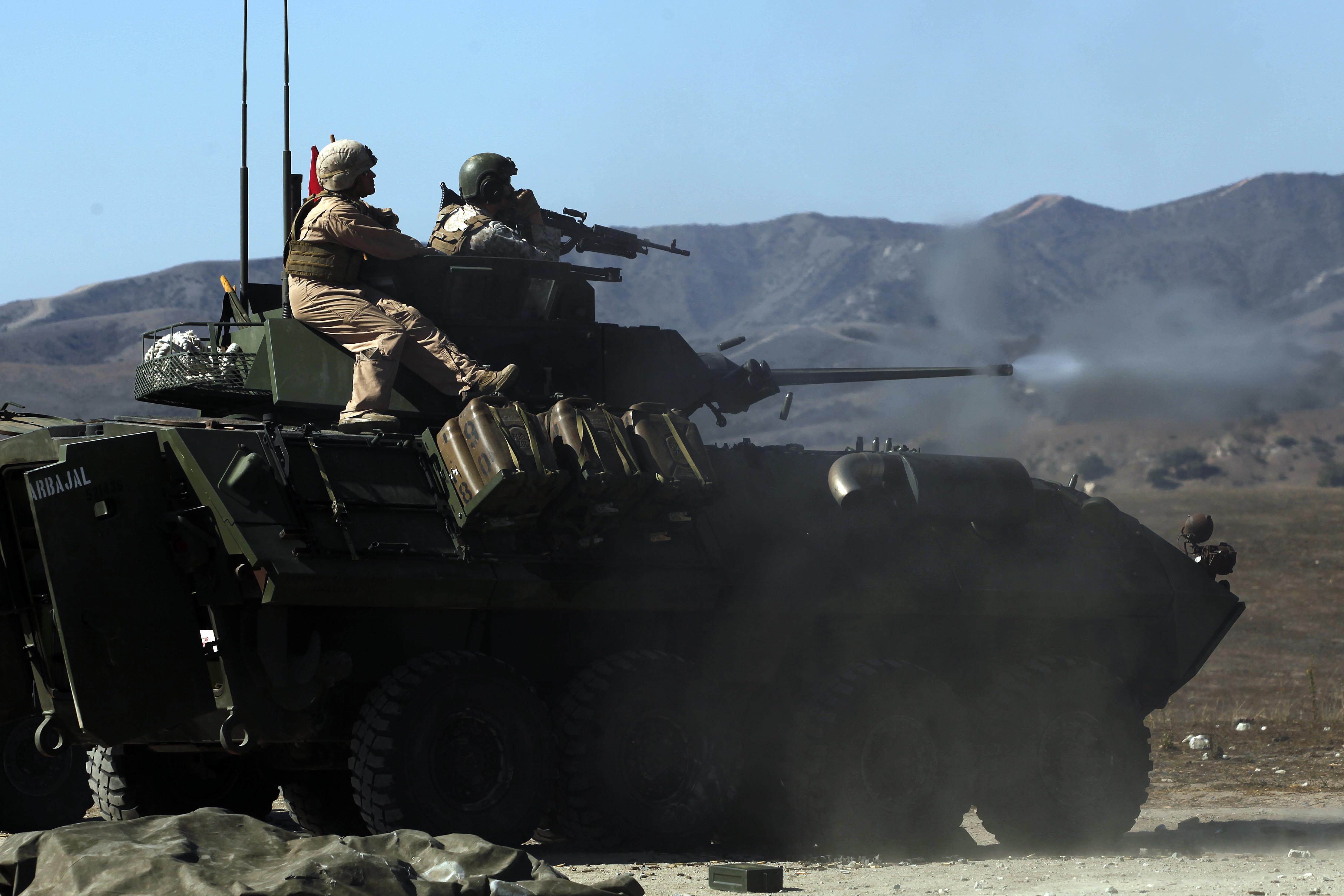 Light armored reconnaissance commanders course conducts live fire training