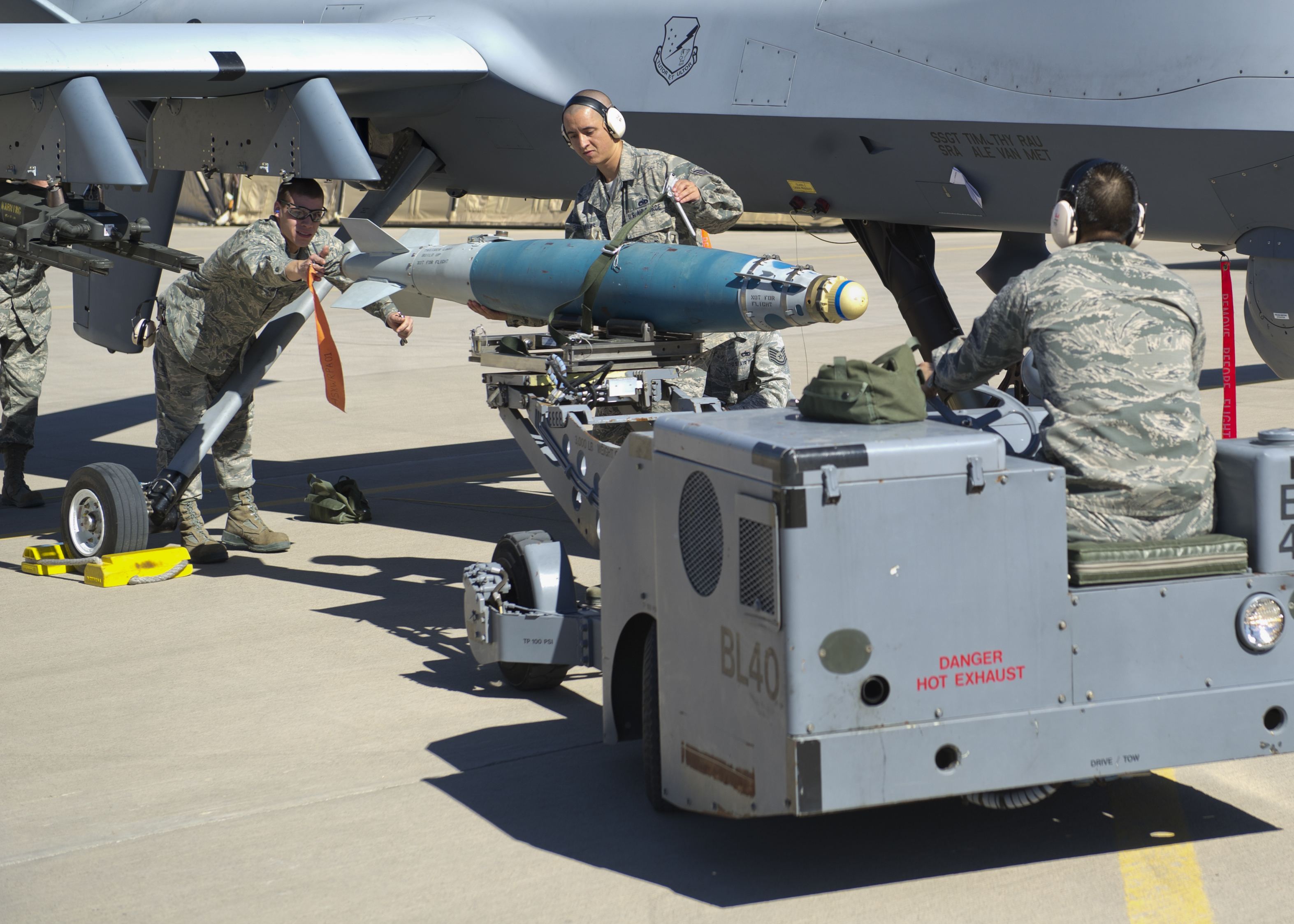 Photos: Quarterly load crew competition > Holloman Air Force Base > Display
