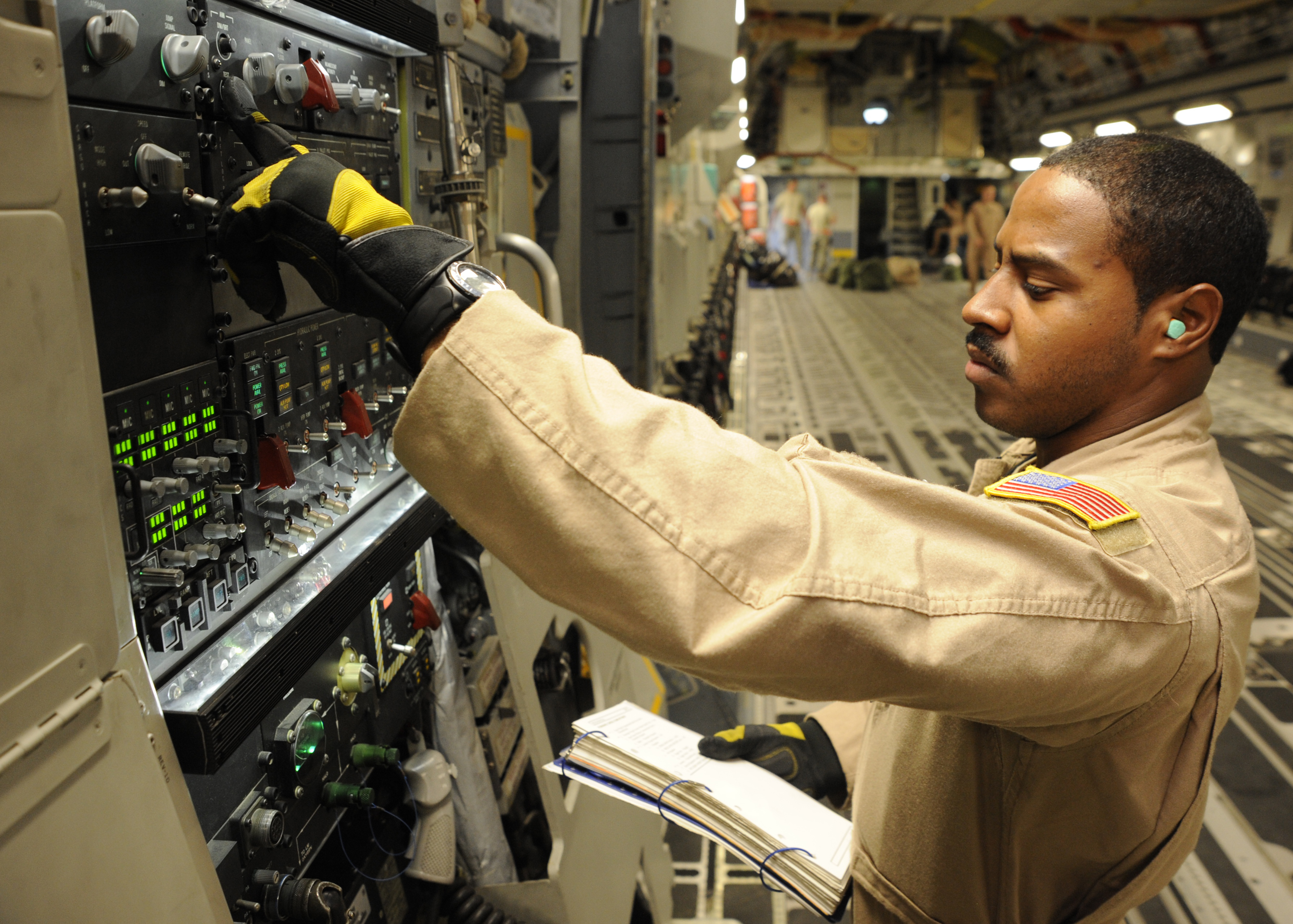 C-17 Ops delivers combat cargo > Air Mobility Command > Article Display