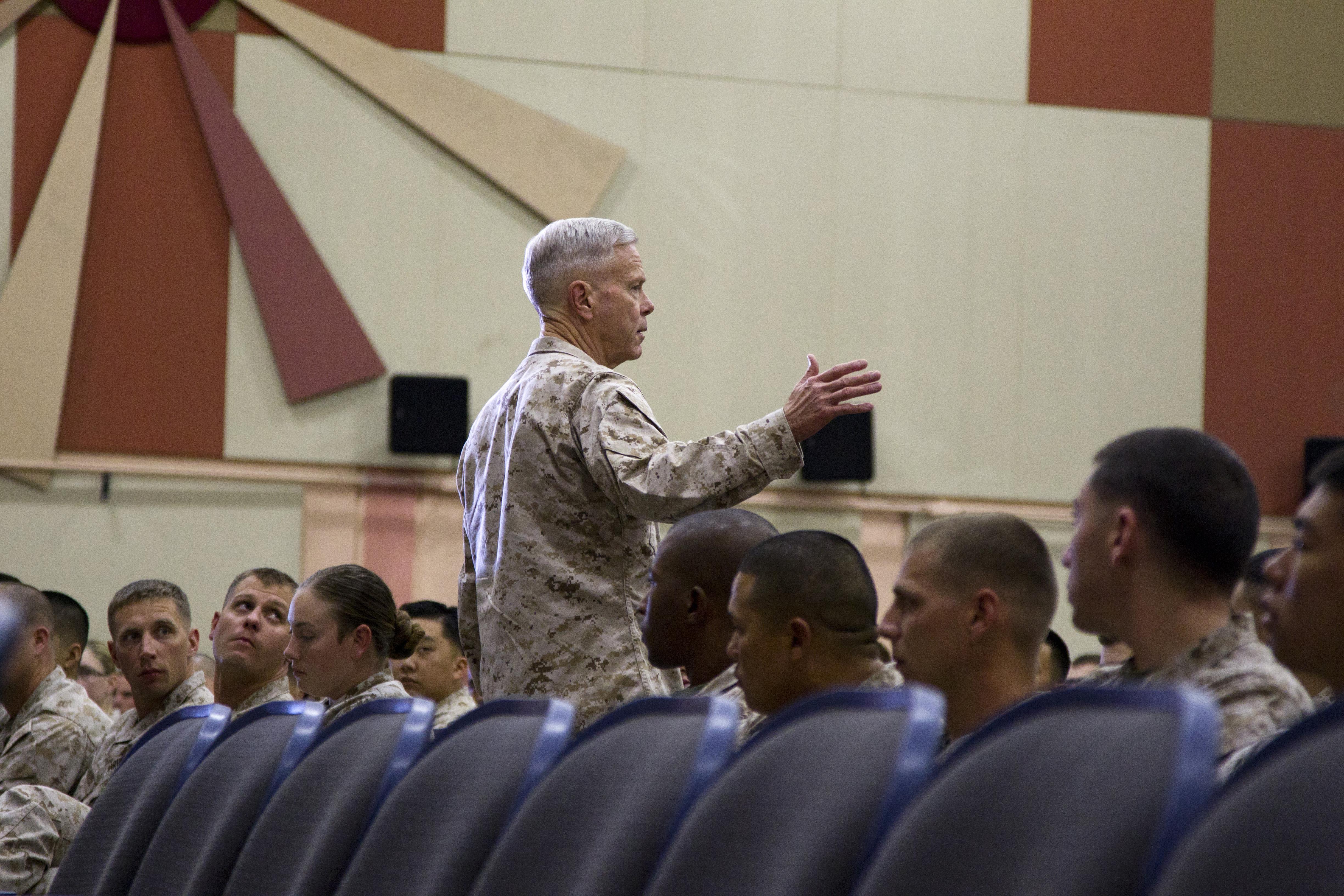 Commandant and Sergeant Major of the Marine Corps Visit Combat Center