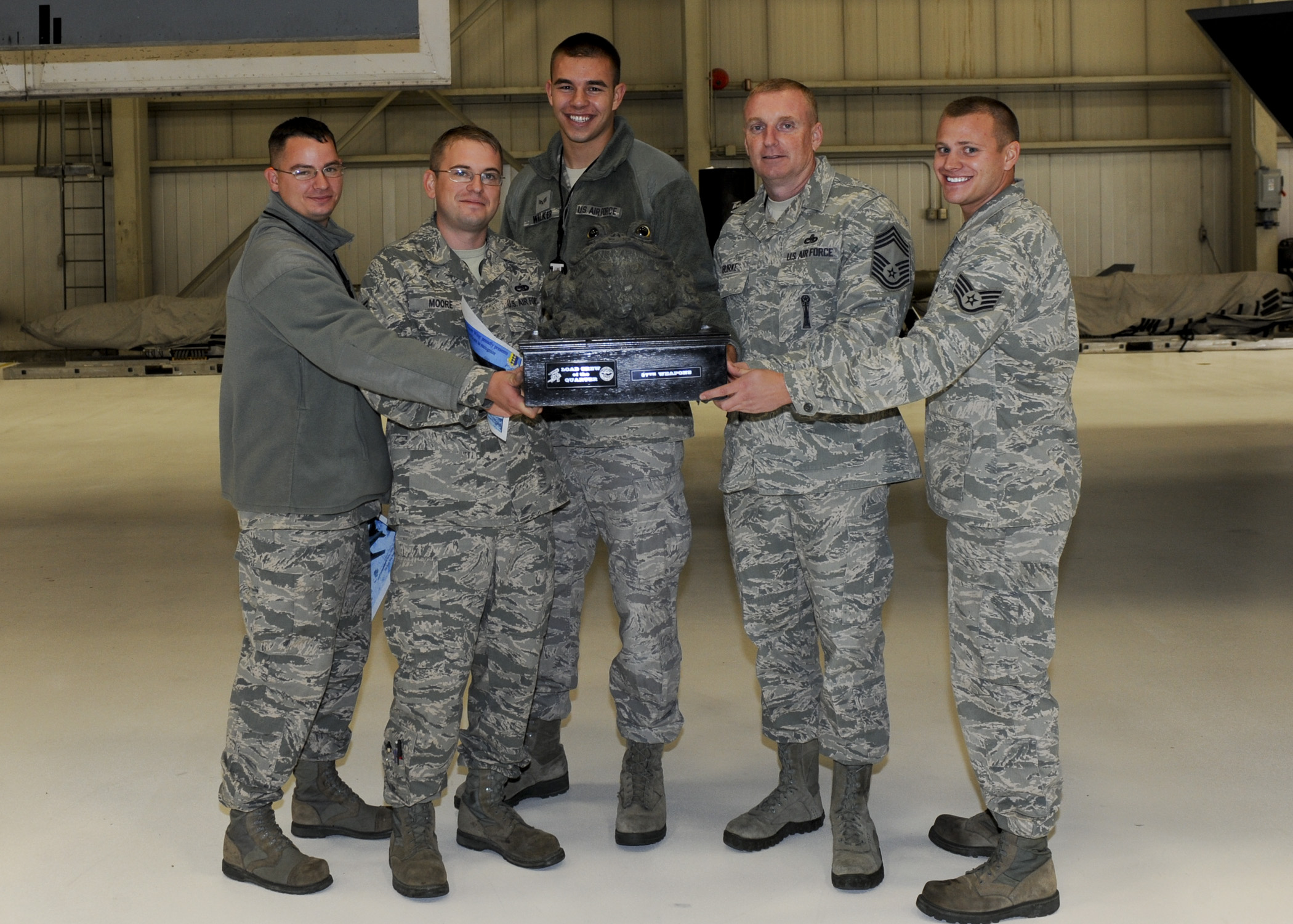 37th AMU weapons load crew clinches third quarter title > Ellsworth Air ...
