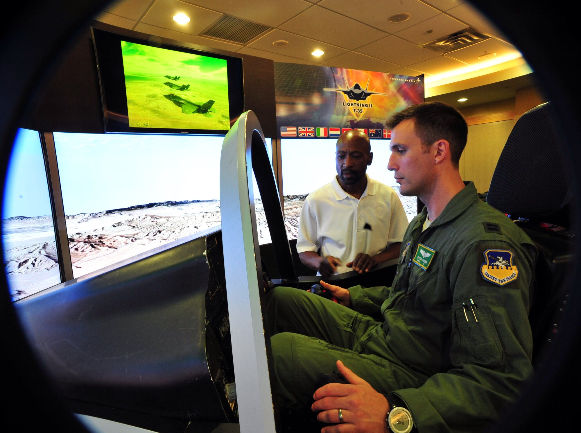 Flight simulator gives first-hand look at F-35A capabilities > Osan Air ...