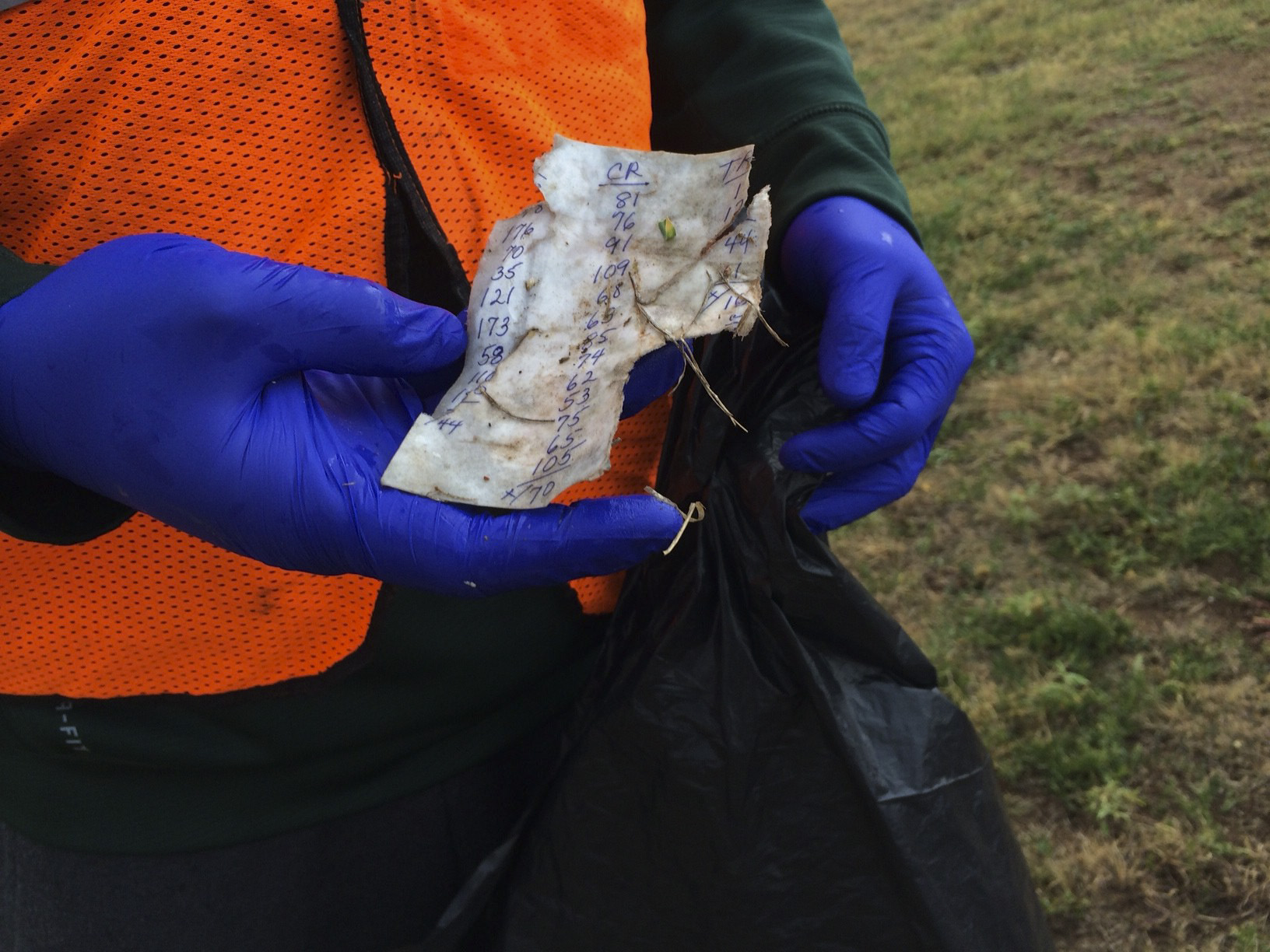 Volunteers clean up Altus > Altus Air Force Base > Article Display