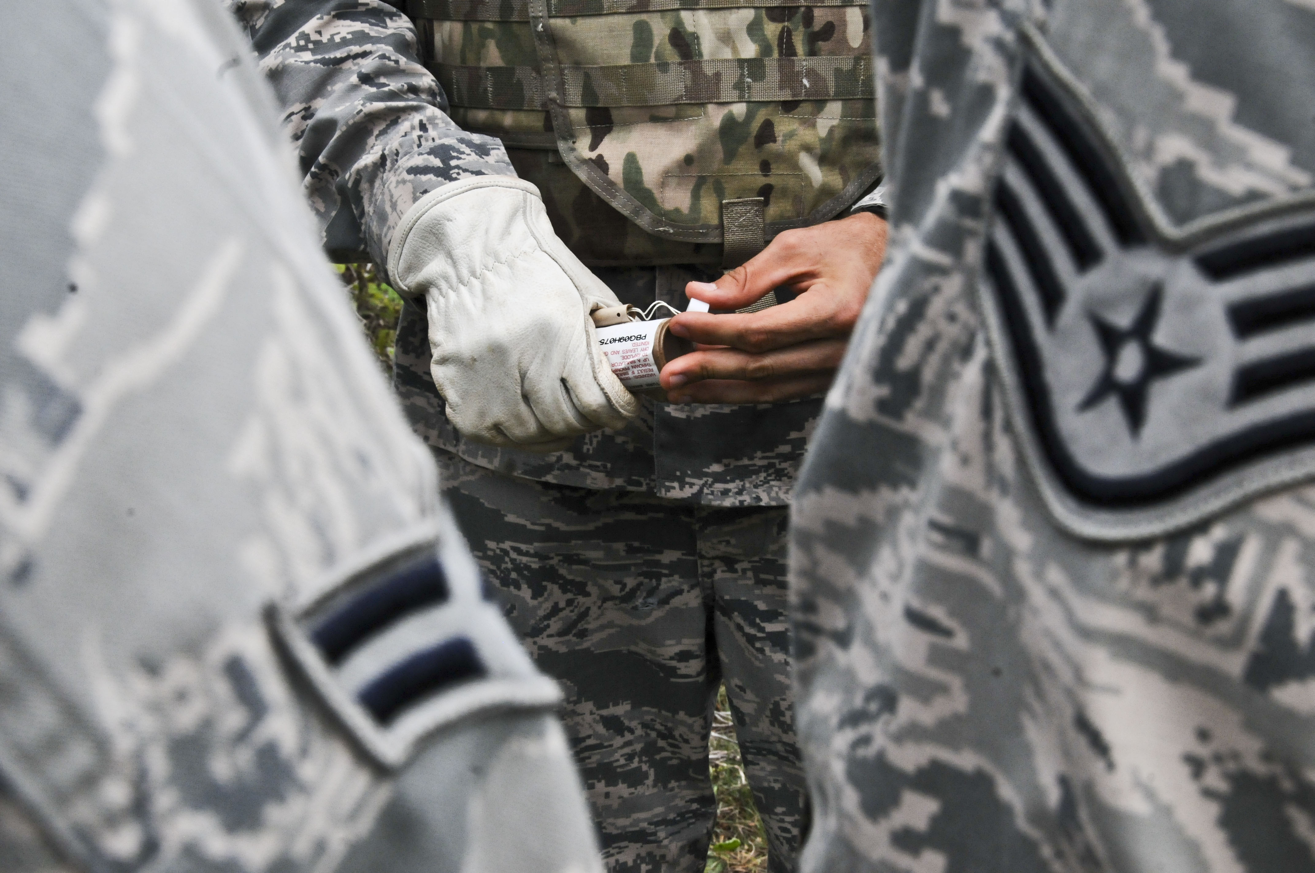 EOD trains Airmen to use ground burst simulators > Andersen Air Force ...