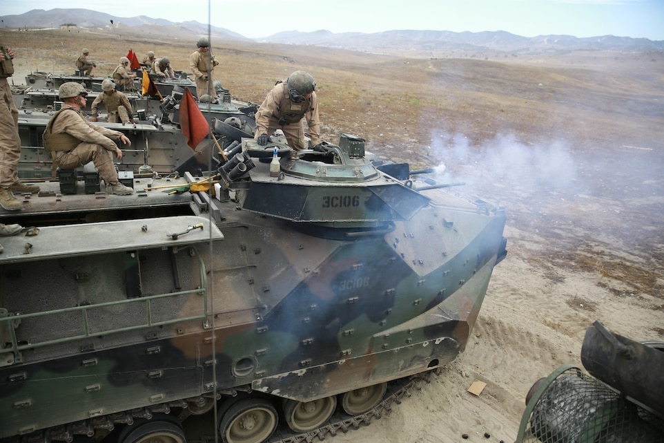 Crewmen master AAV’s weapons systems > United States Marine Corps ...