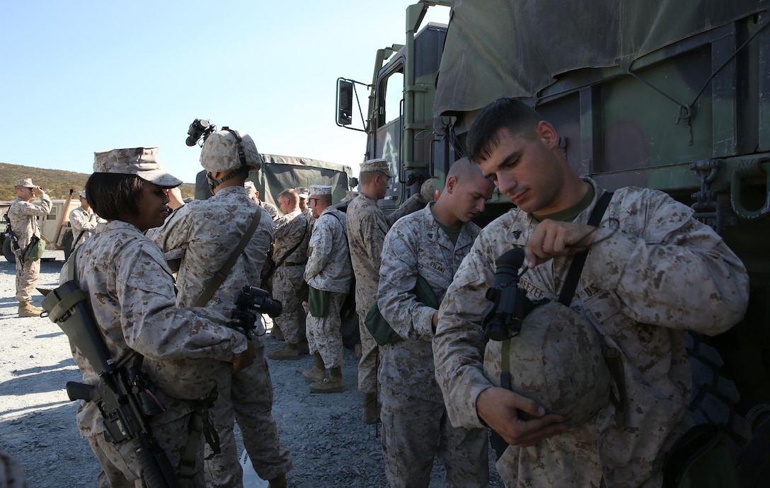 Night convoys, gun shoots and training galore: MWCS-38 Det. A prepares ...