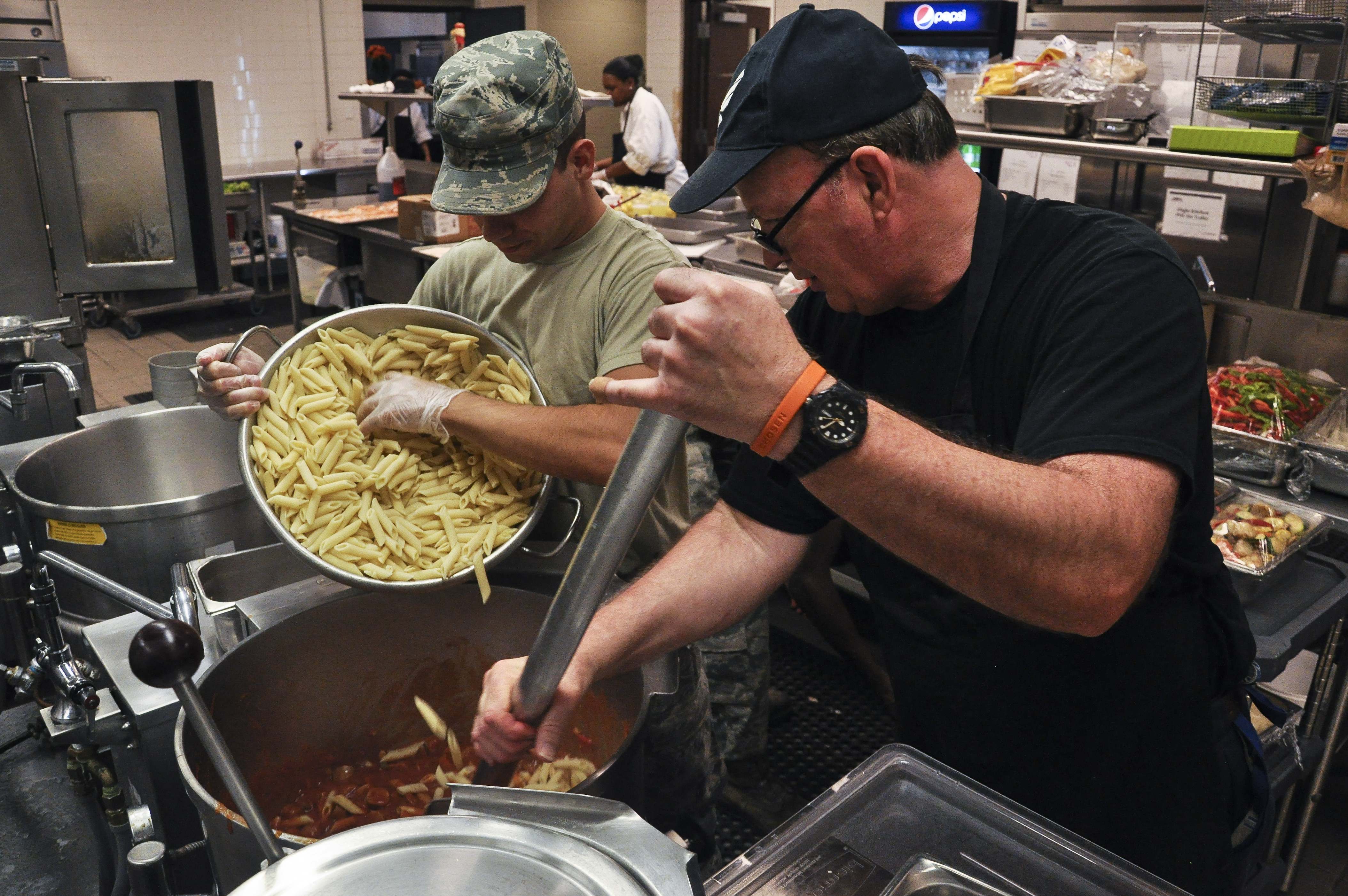 Behind the scenes: the 19th Force Support Squadron DFAC > Little Rock ...