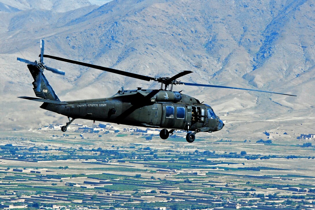 U.S. Army 1st Lt. Chuck Nadd, U.S. Army Chief Warrant Officer 4 Darren ...