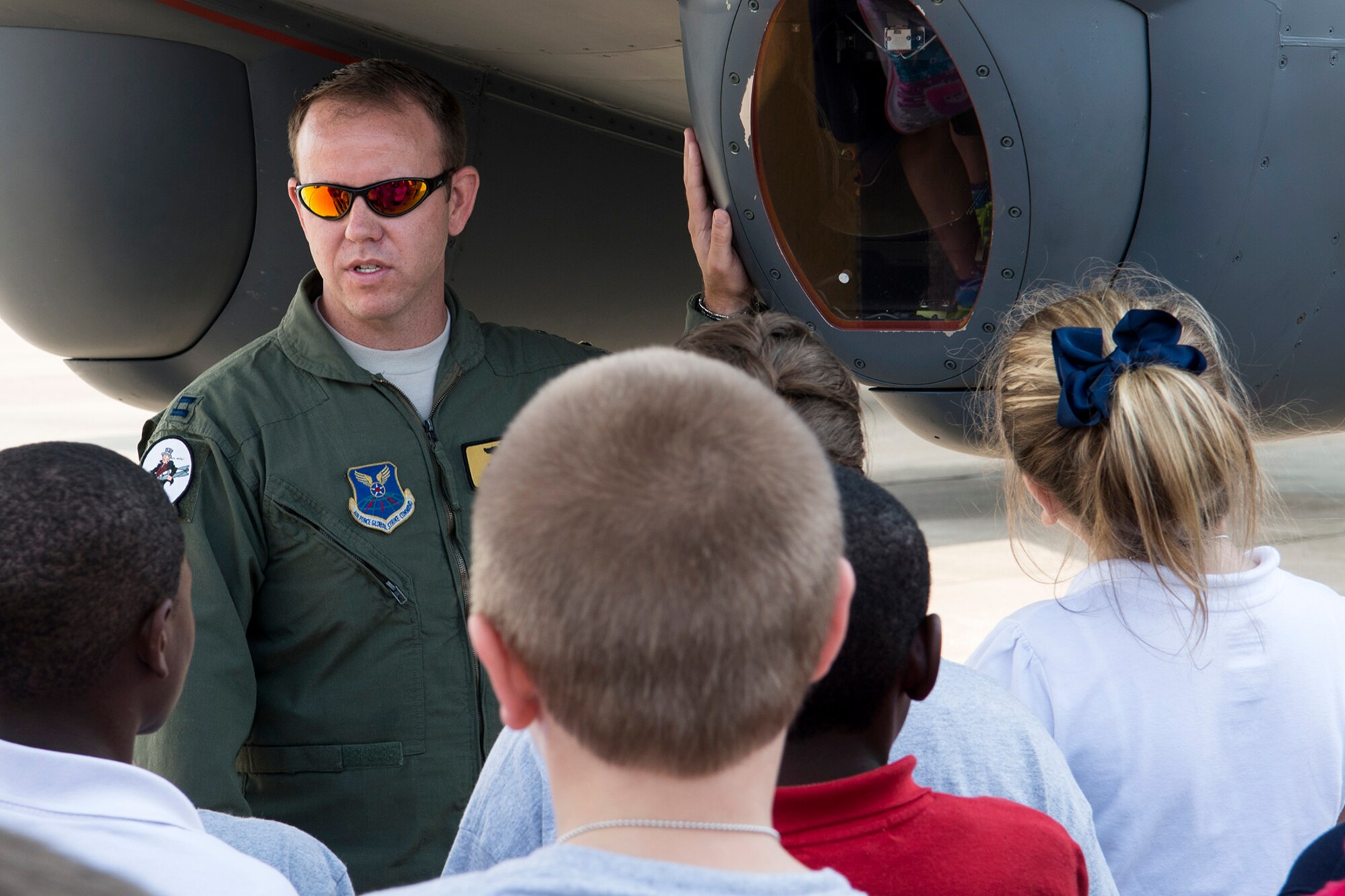STARBASE students tour a B-52 > 307th Bomb Wing > Article Display