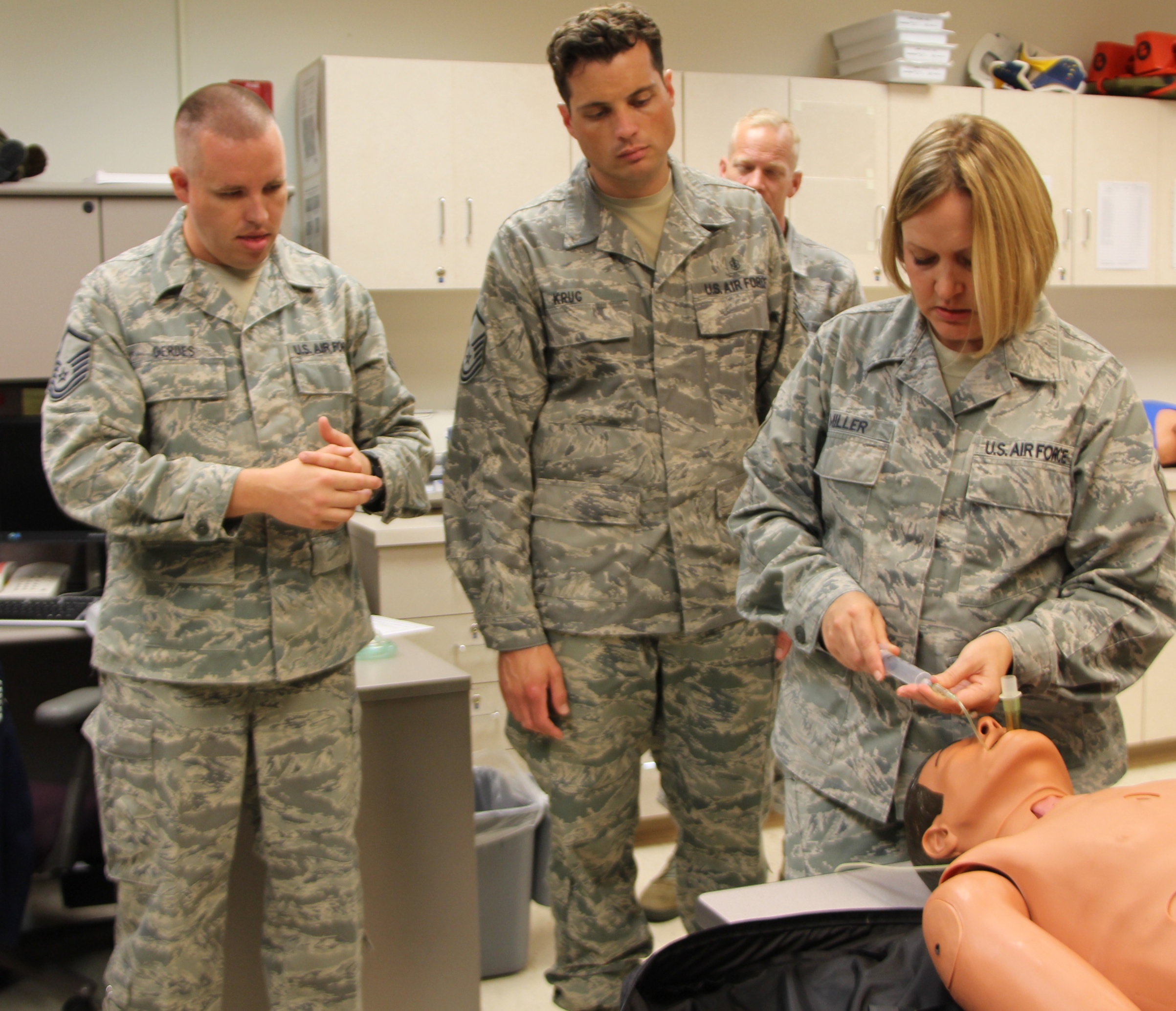 932nd Airlift Wing Medical Squadron trains EMTs