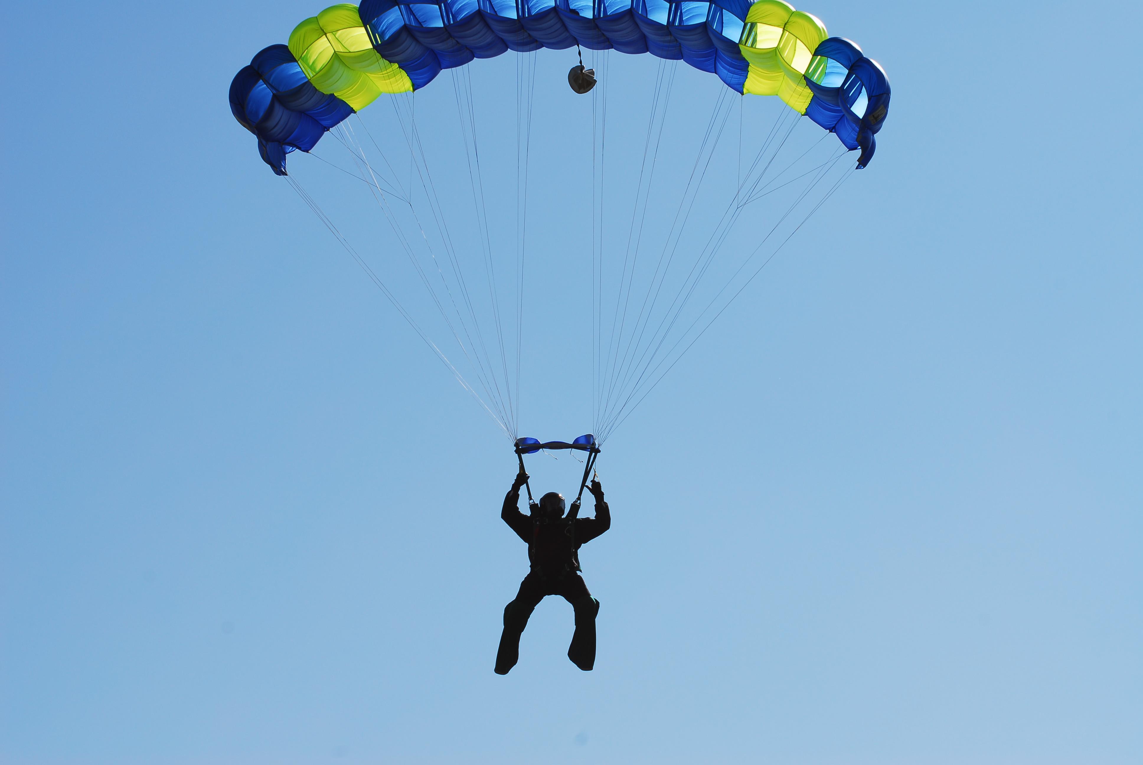 Parachute team looking for members