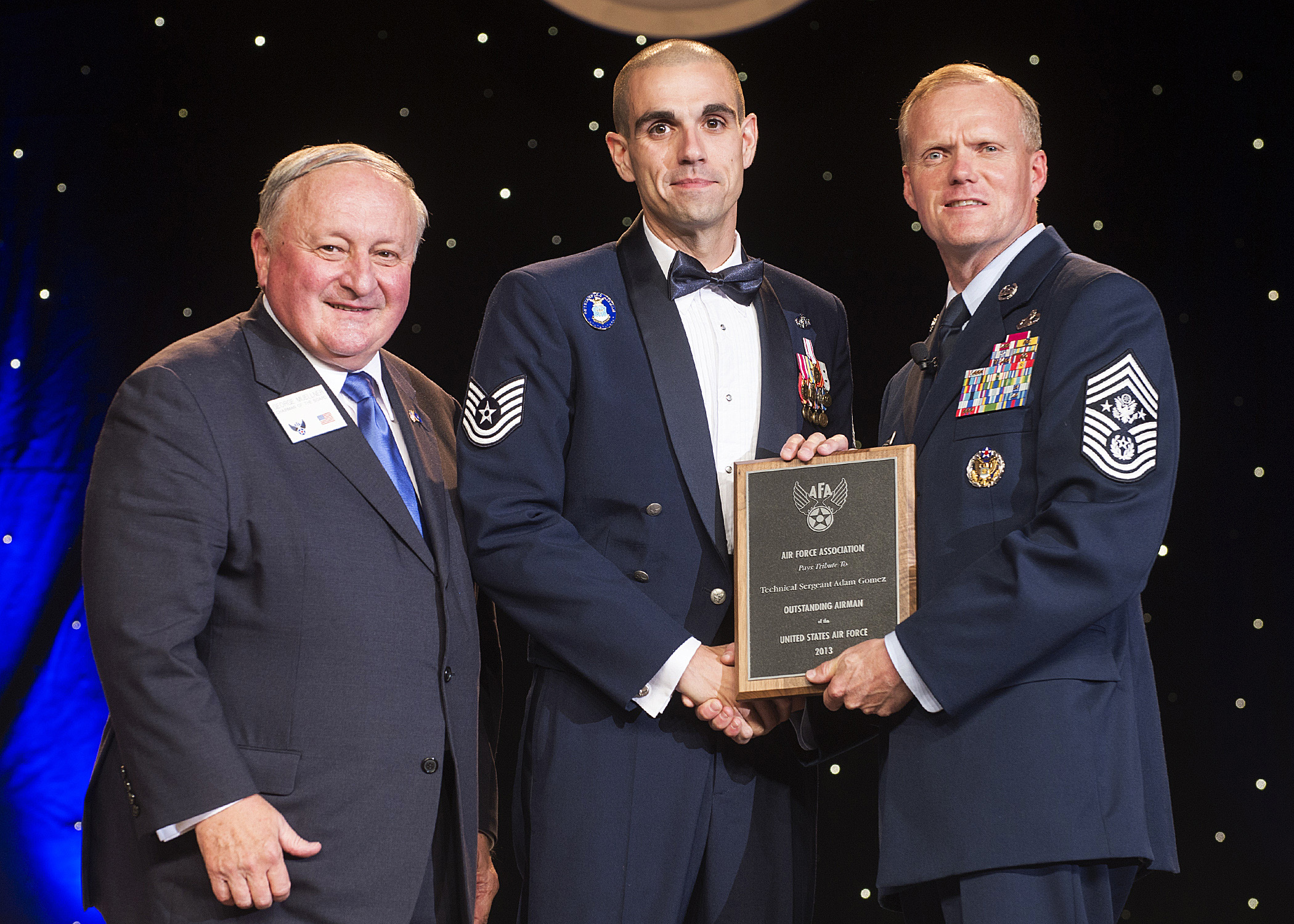 12 Outstanding Airmen of the Year shine at gala > Air Force > Article ...
