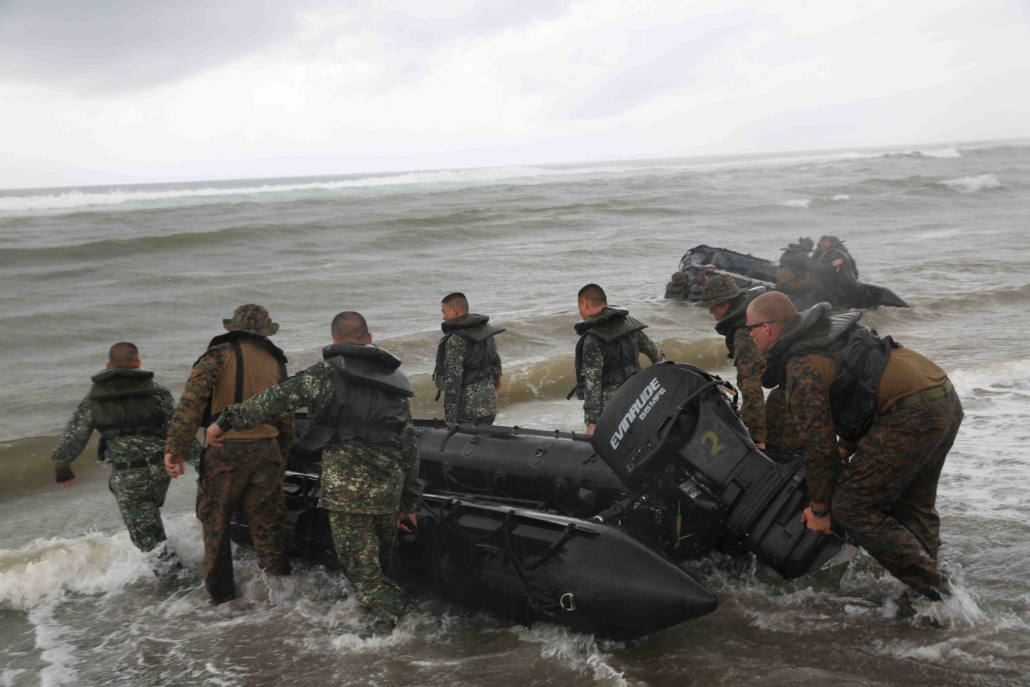 U.S. Marines Conduct Boat Training with Philippine Marines