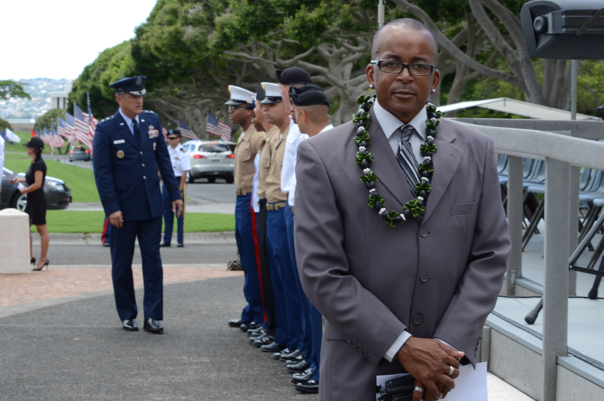 Reservist aims high at cemetery > 624th Regional Support Group ...