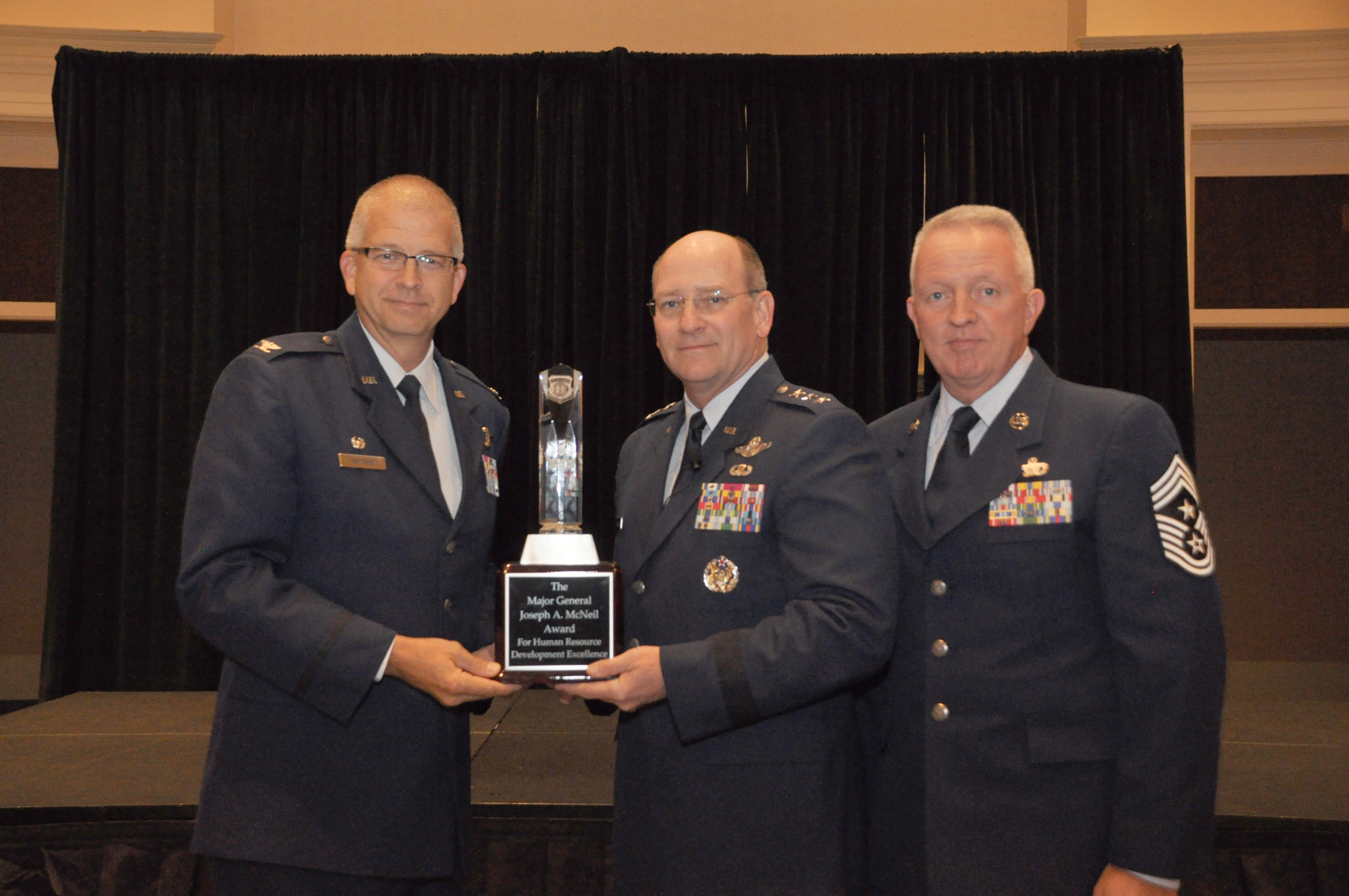 Dobbins HRDC earns top award for excellence > Air Force Reserve Command ...