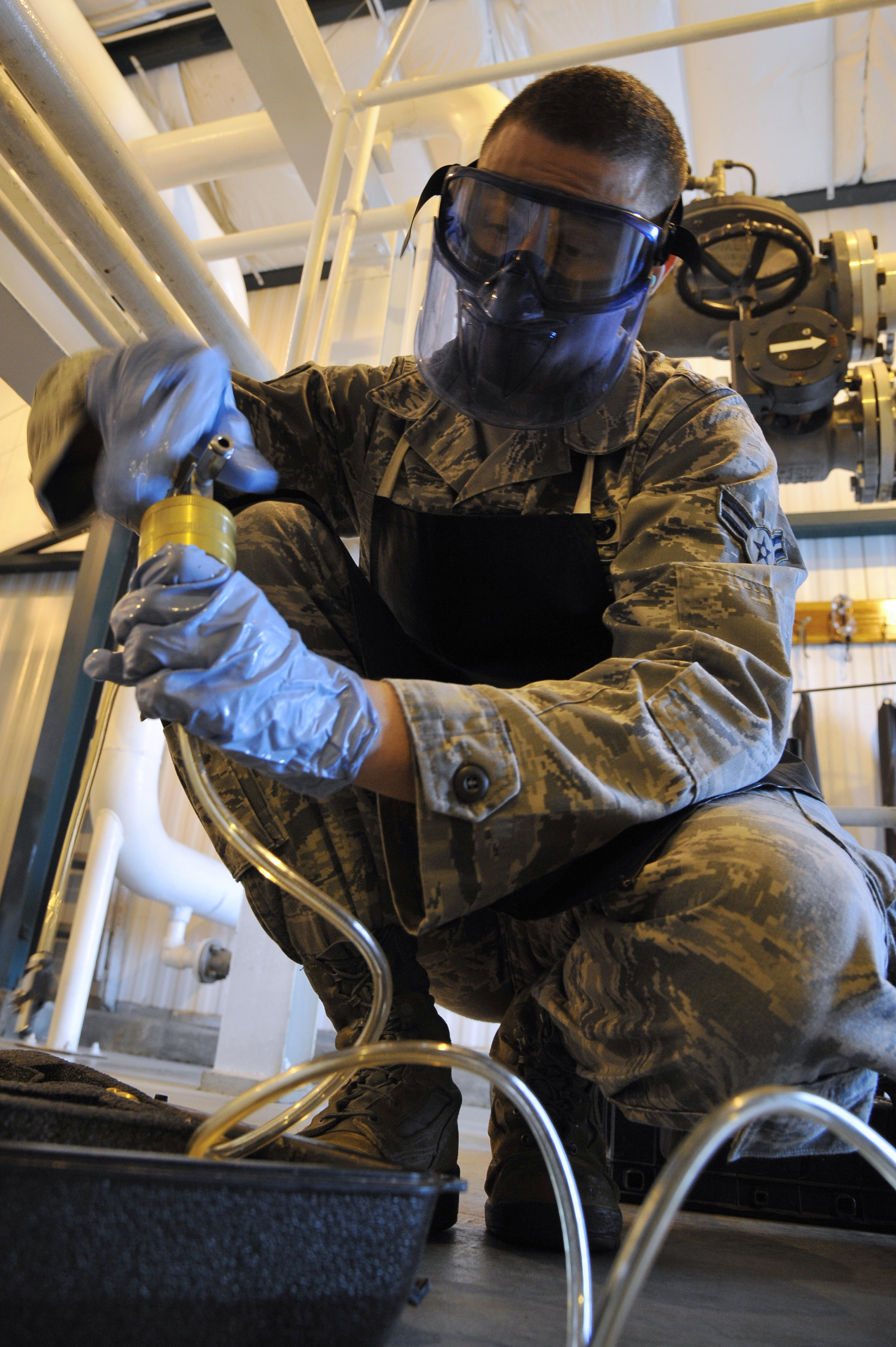 Airmen ensure jet fuel is top quality > Scott Air Force Base > News