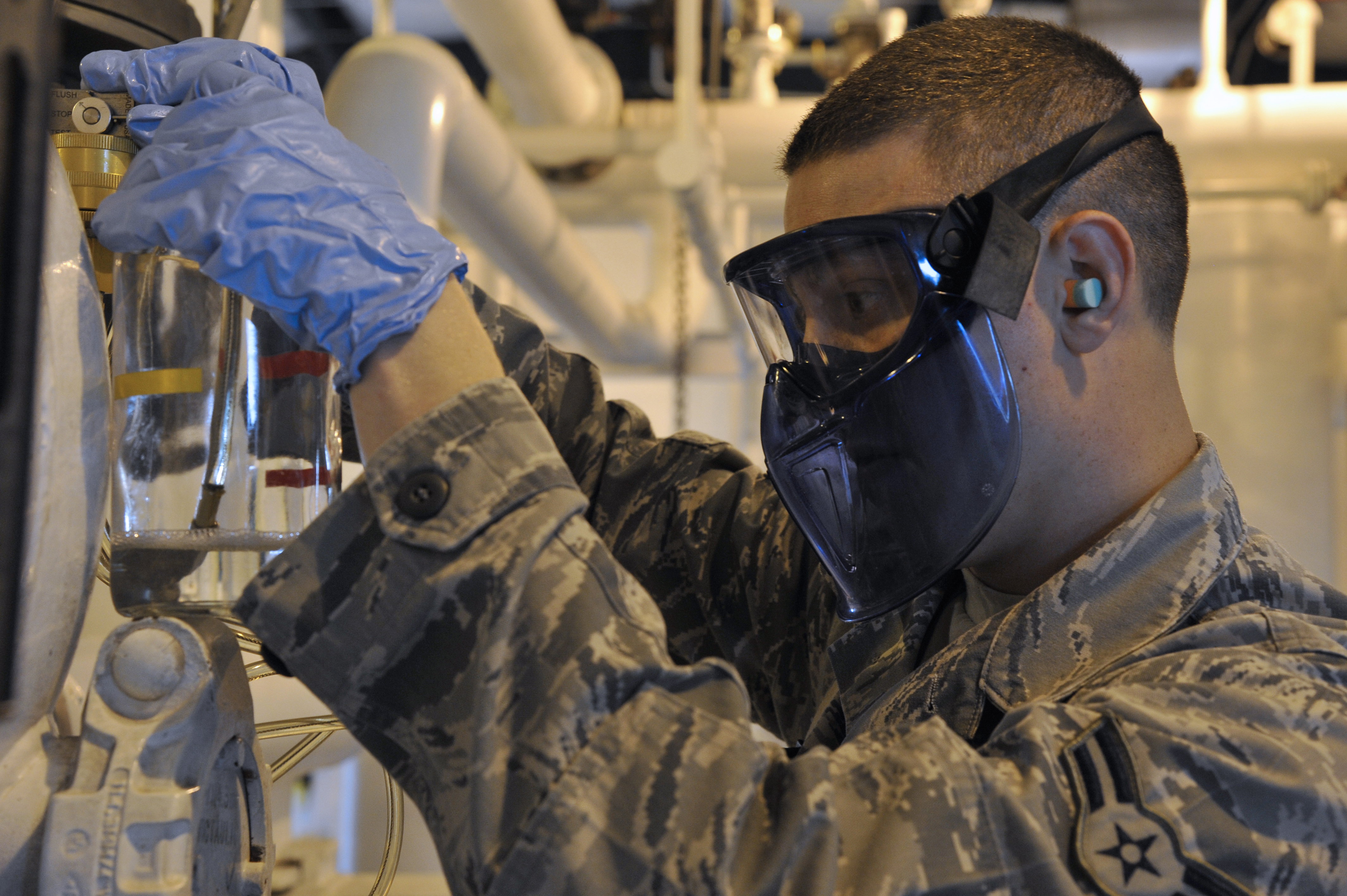 Airmen ensure jet fuel is top quality > Scott Air Force Base > News