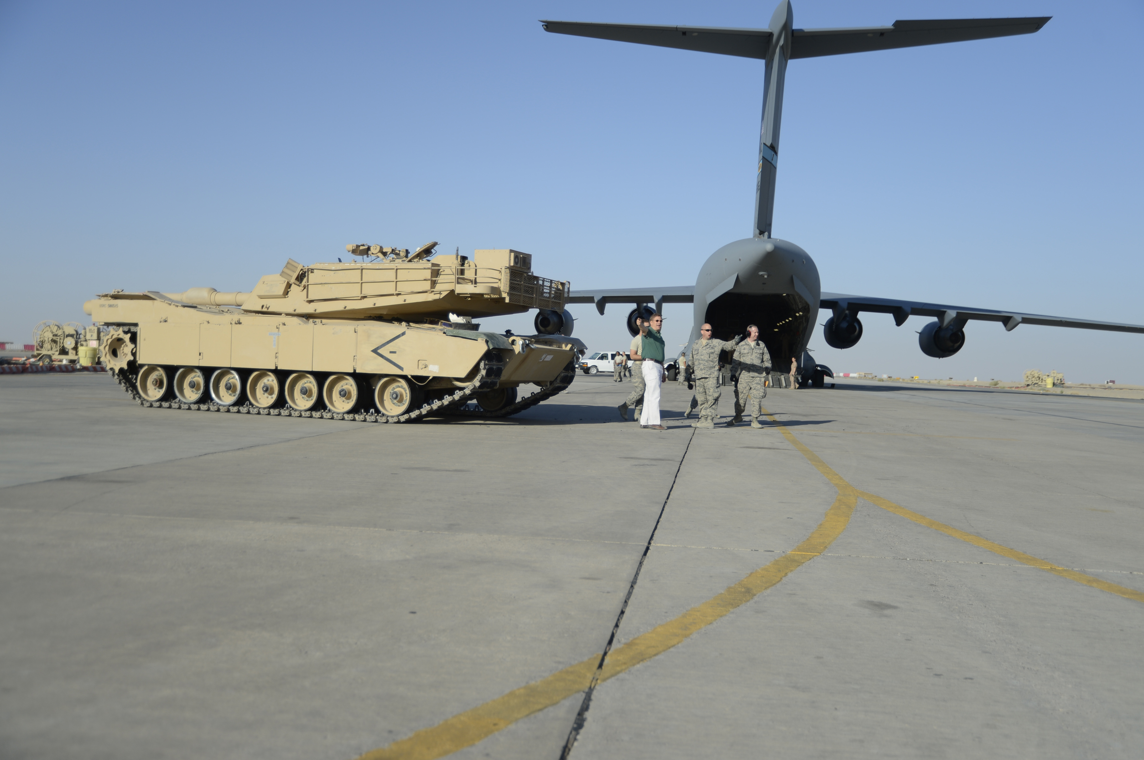Port Dawgs move M1 Abrams > U.S. Air Forces Central > Display