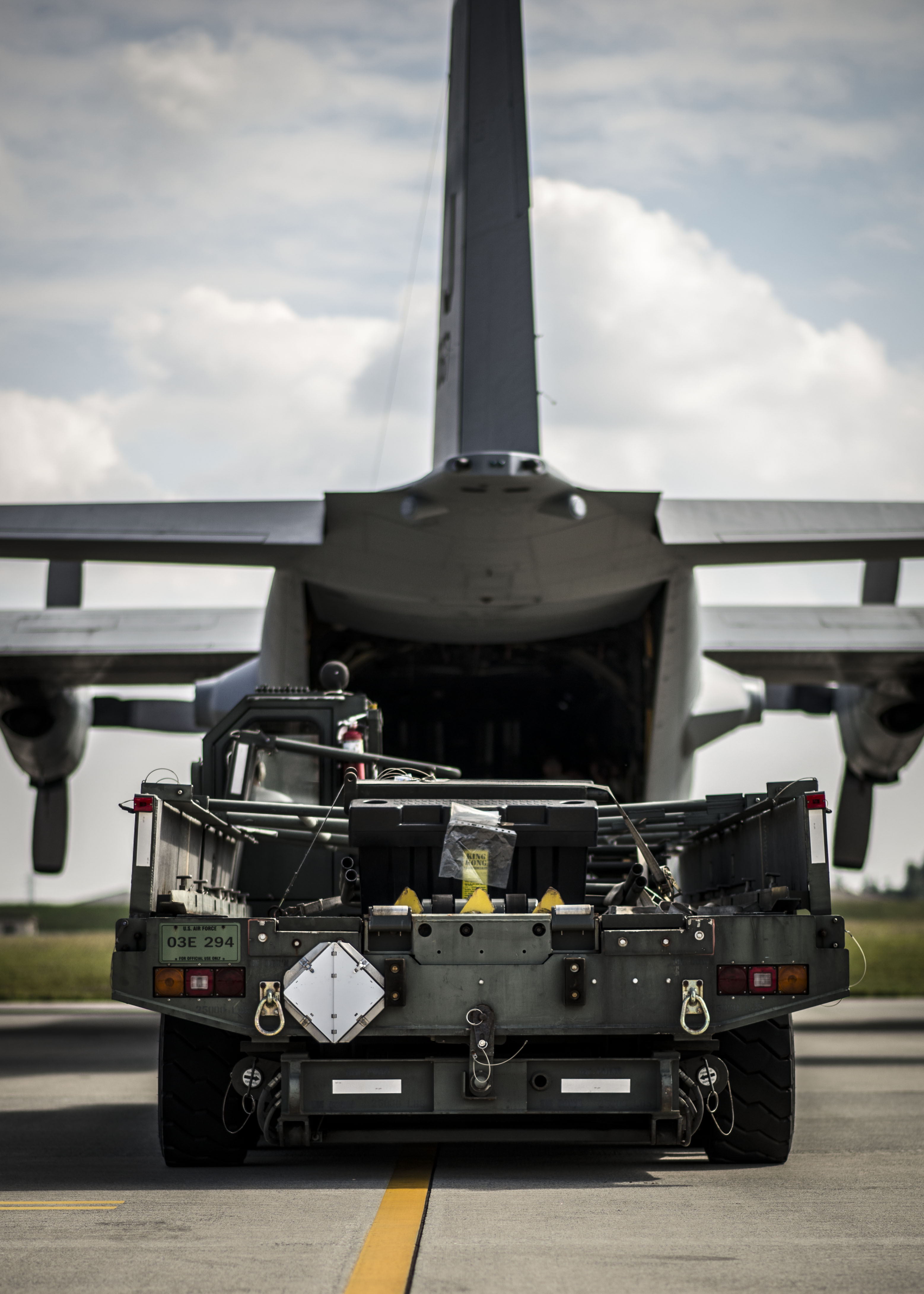 Eagle Airlifters, Riggers practice heavy equipment loading