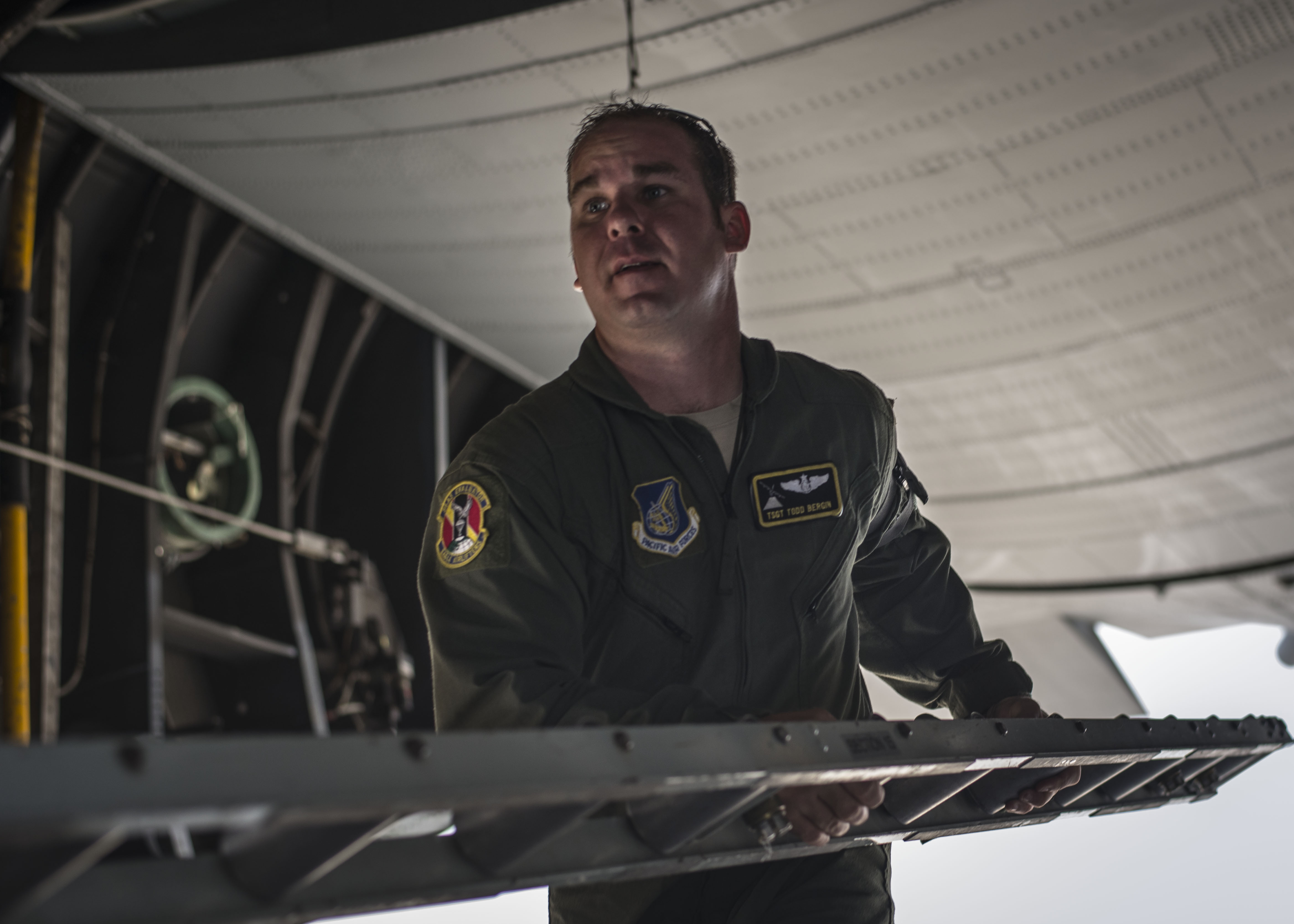 Eagle Airlifters, Riggers practice heavy equipment loading