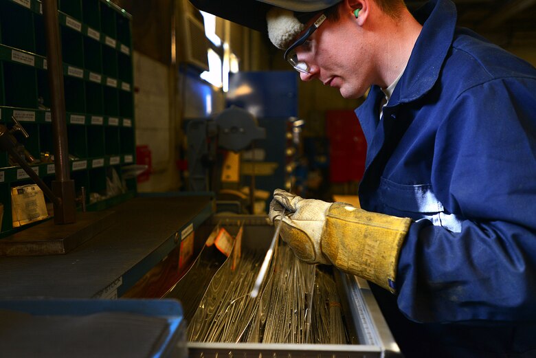 Airman electrifies metal during weld > Shaw Air Force Base > Article ...