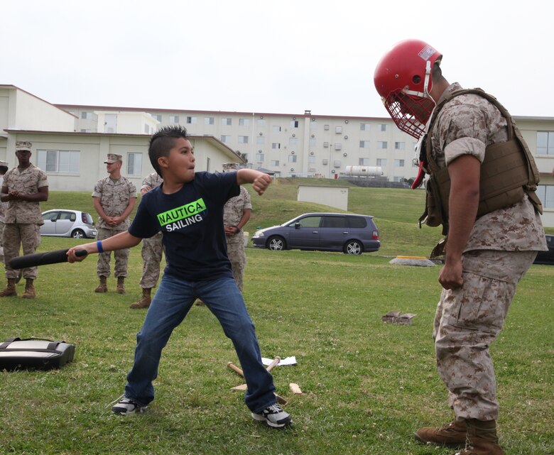 Children play Marine during Junior Warrior Day > United States Marine ...